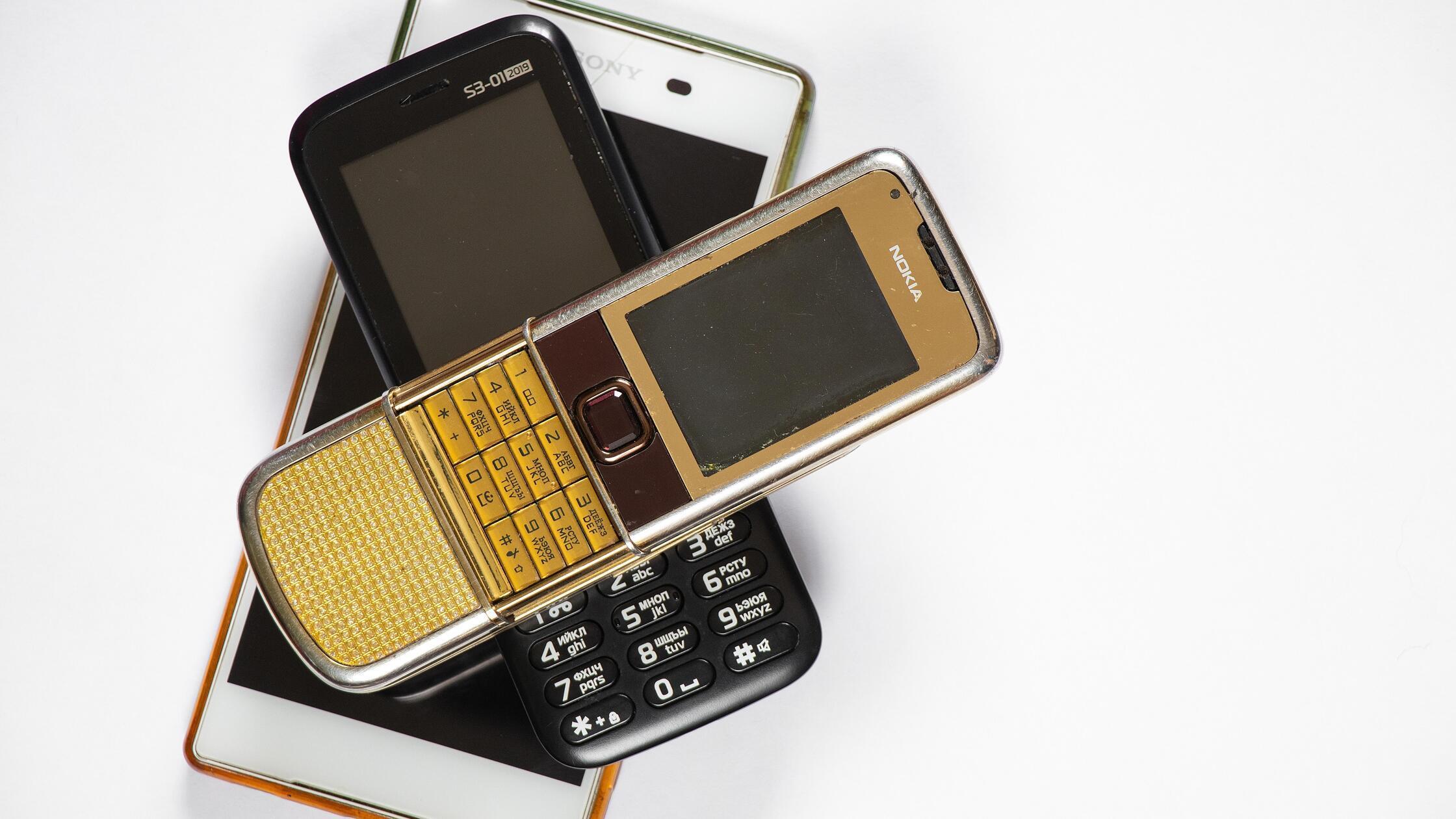 Schubladen durchstöbern kann sich lohnen: Diese alten Handys sind heute ...