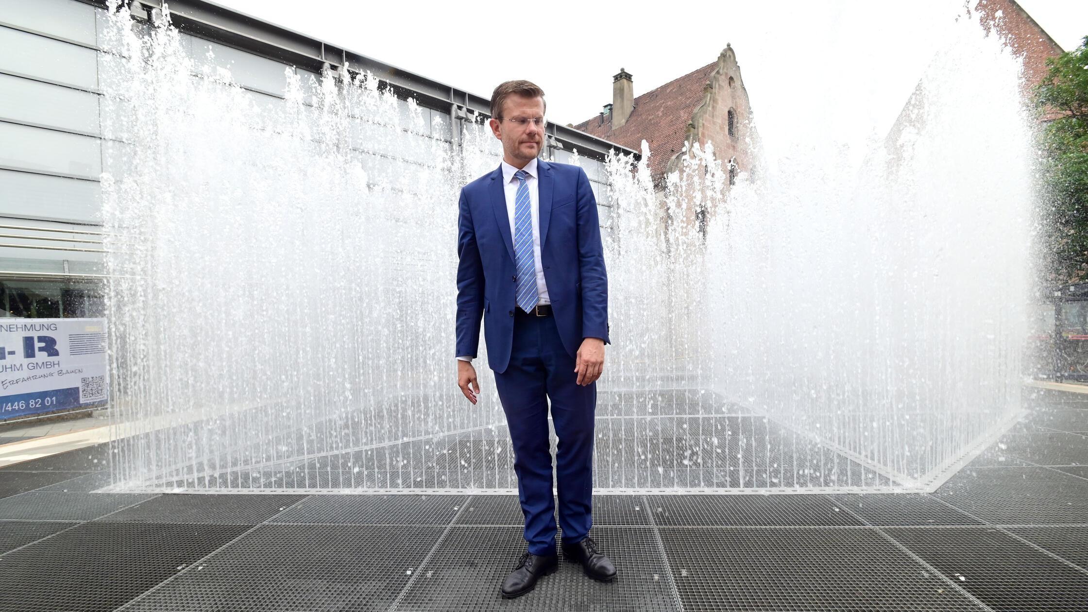 Warum der Jeppe-Hein-Brunnen am Nürnberger Hallplatz herausgeworfenes ...