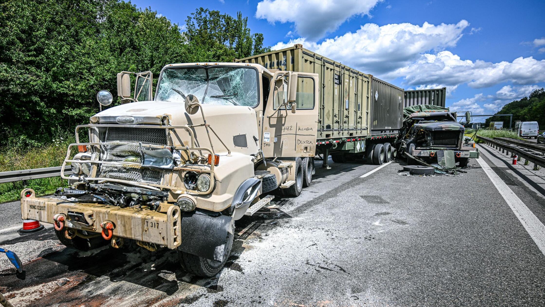 A6 über 10 Stunden gesperrt: Vier Schwerverletzte nach Unfall mit US ...