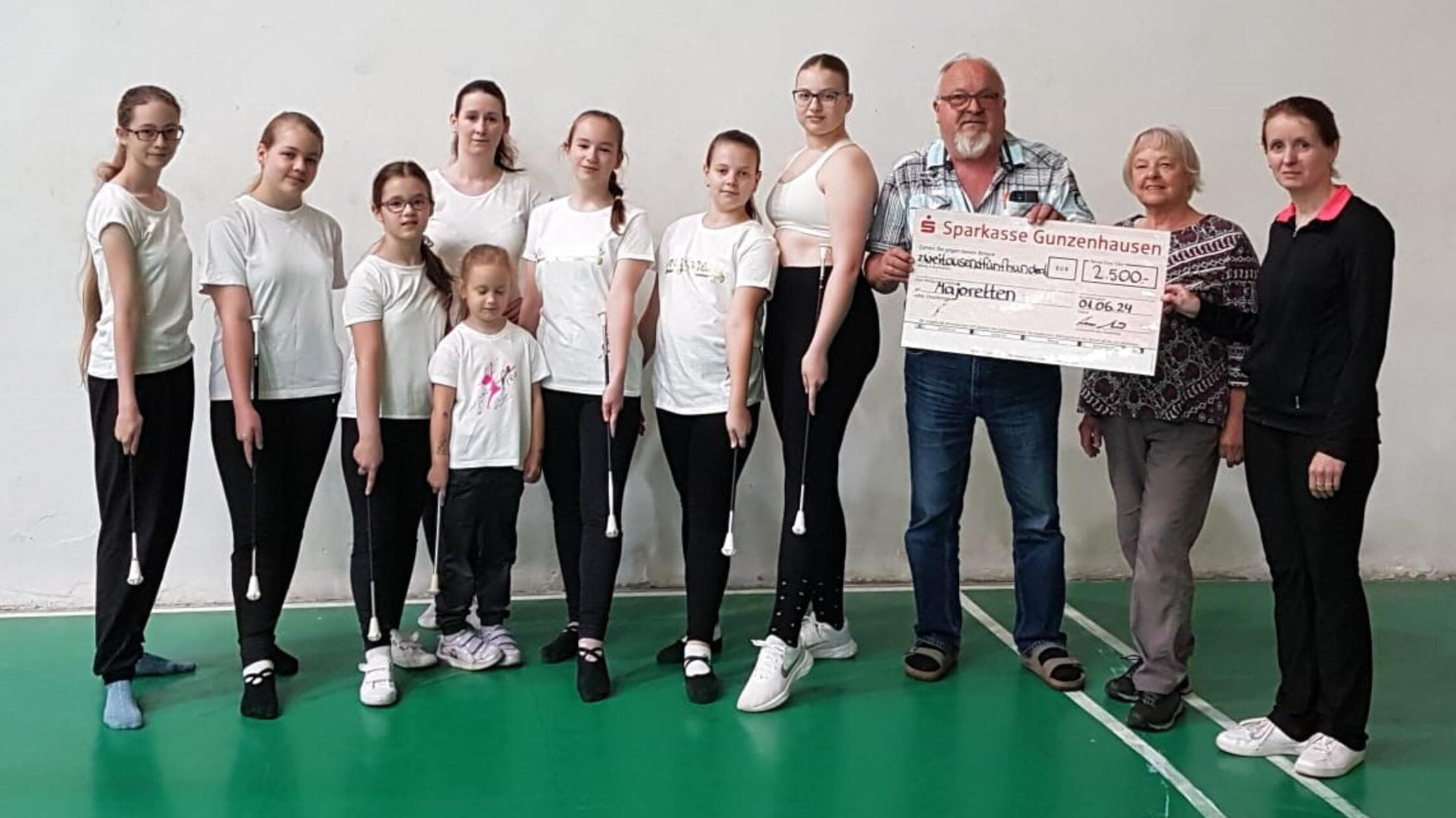 Muhrer Unterstützung für Vertesszölös: Majoretten reisen zur ...