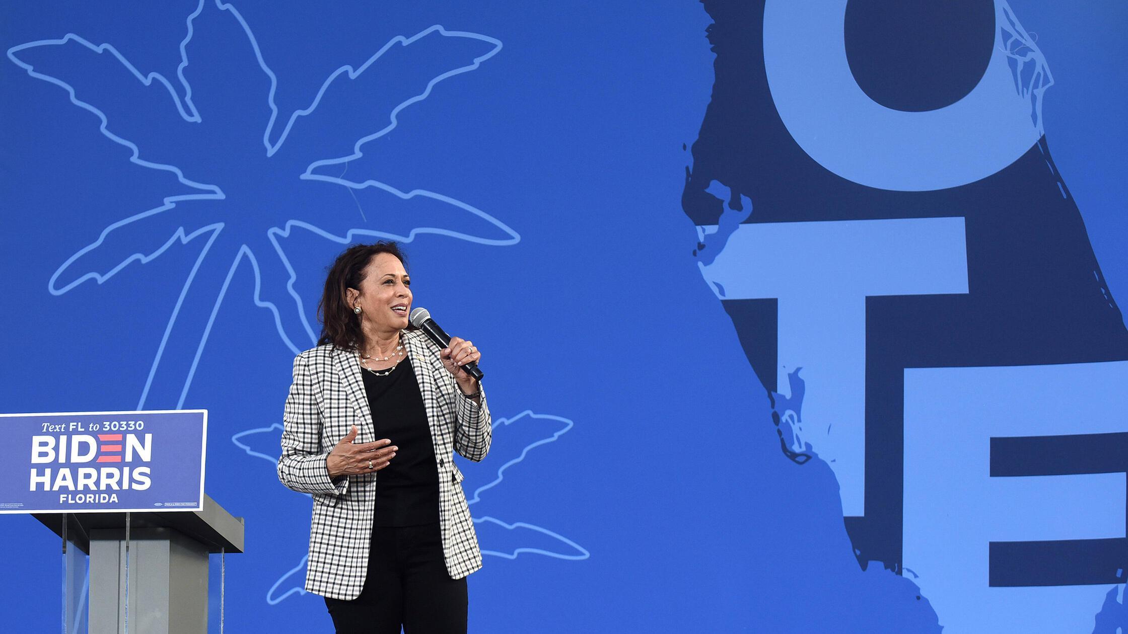 Kamala Harris und die Kokosnuss: Warum ihre Fans Palmen posten