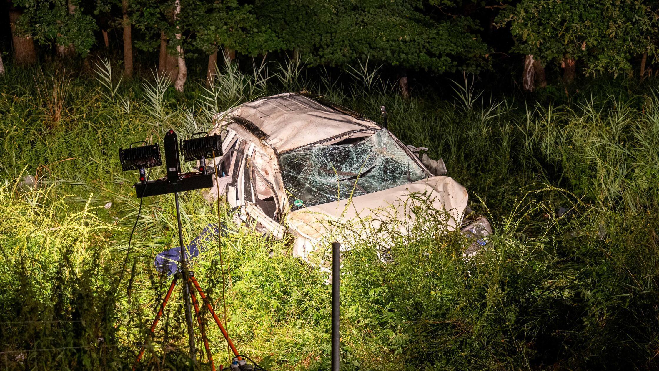 Schwerer Unfall auf A3 bei Regensburg: 19-Jähriger kommt von Fahrbahn ...