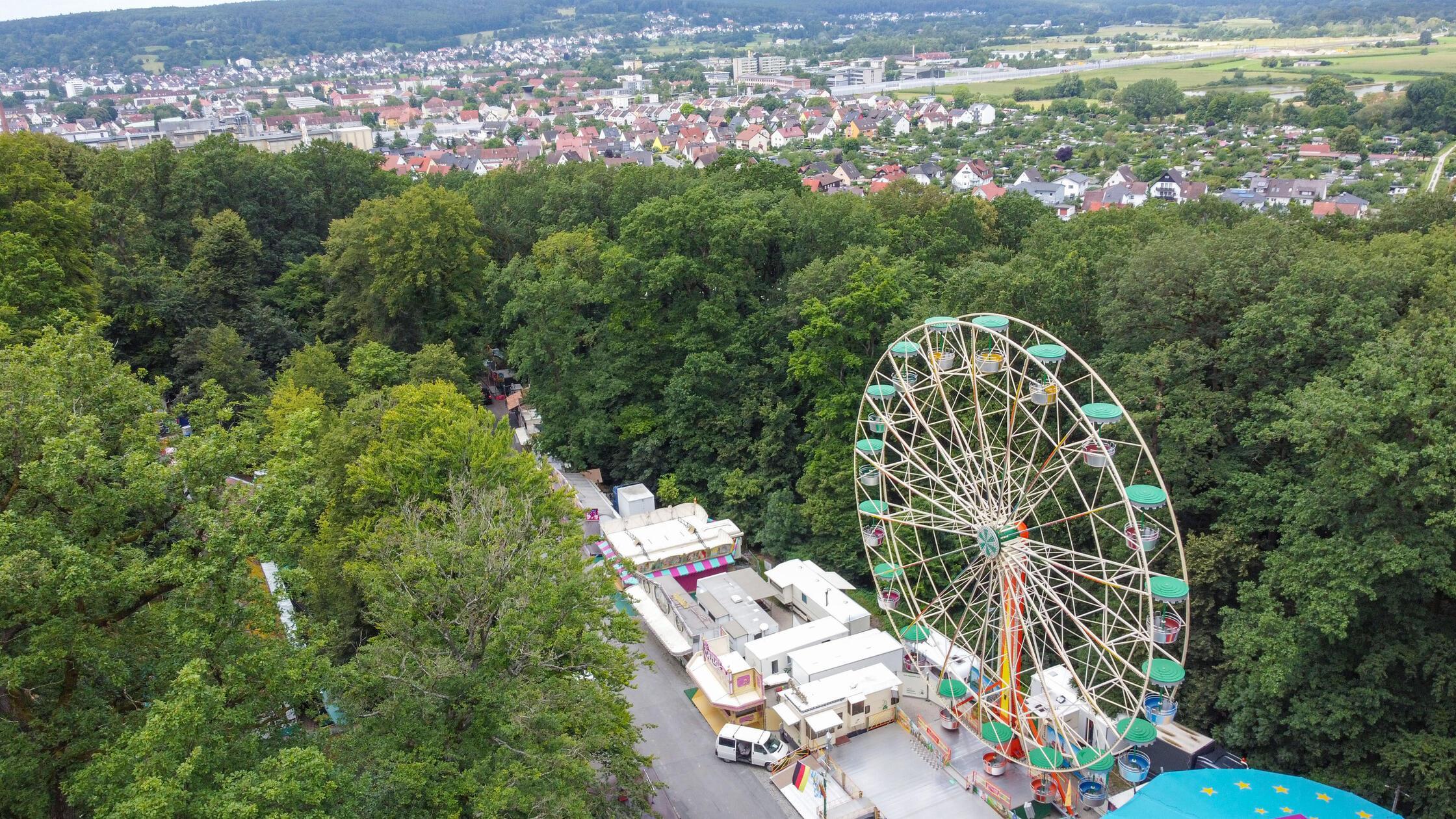 Alles in den Startlöchern: So läuft der Aufbau fürs Annafest 2024 in ...