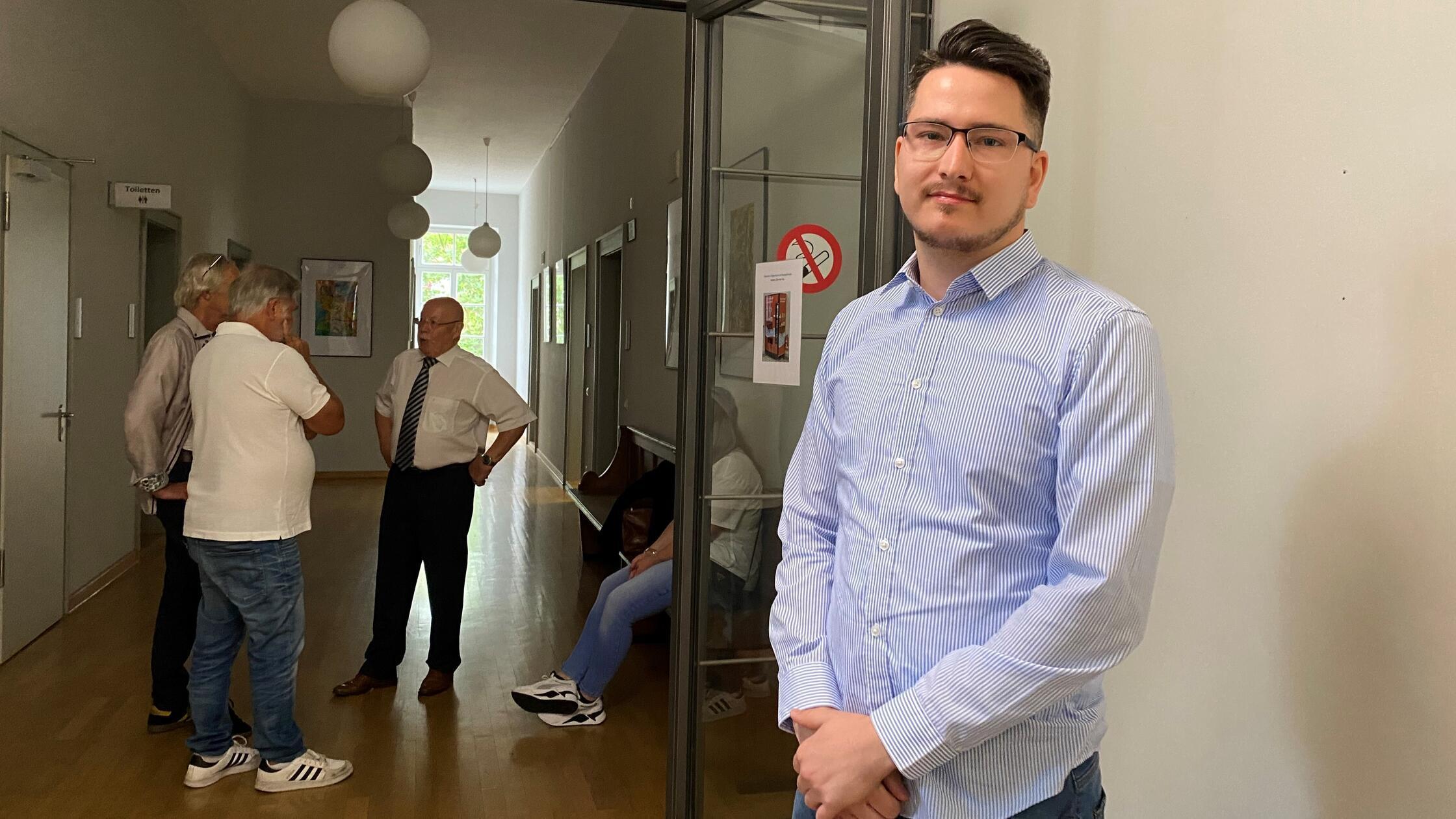 Mann mit Waffe bedroht? Zirndorfer AfD-Politiker Bastian Treuheit stand ...