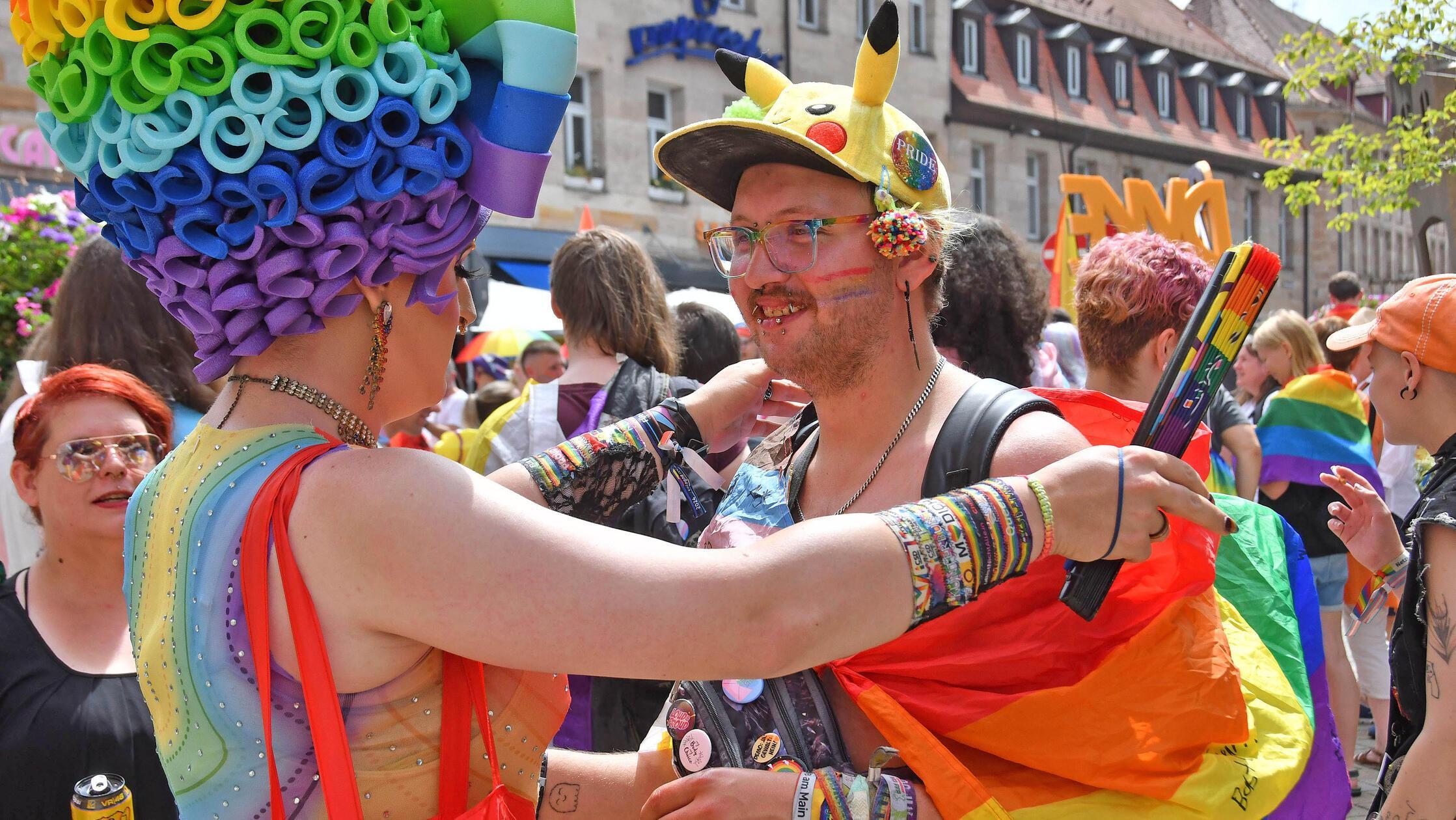 Fürth färbt sich bunt: Das sind die Bilder vom ersten CSD in Fürth