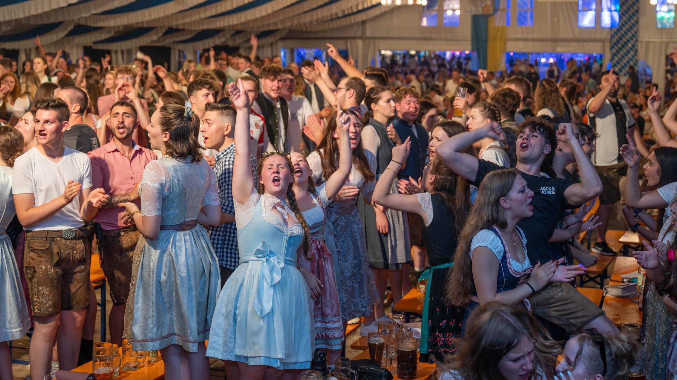 Volksfest in Greding: Alle Bilder von der Mega-Party mit „Öha ...