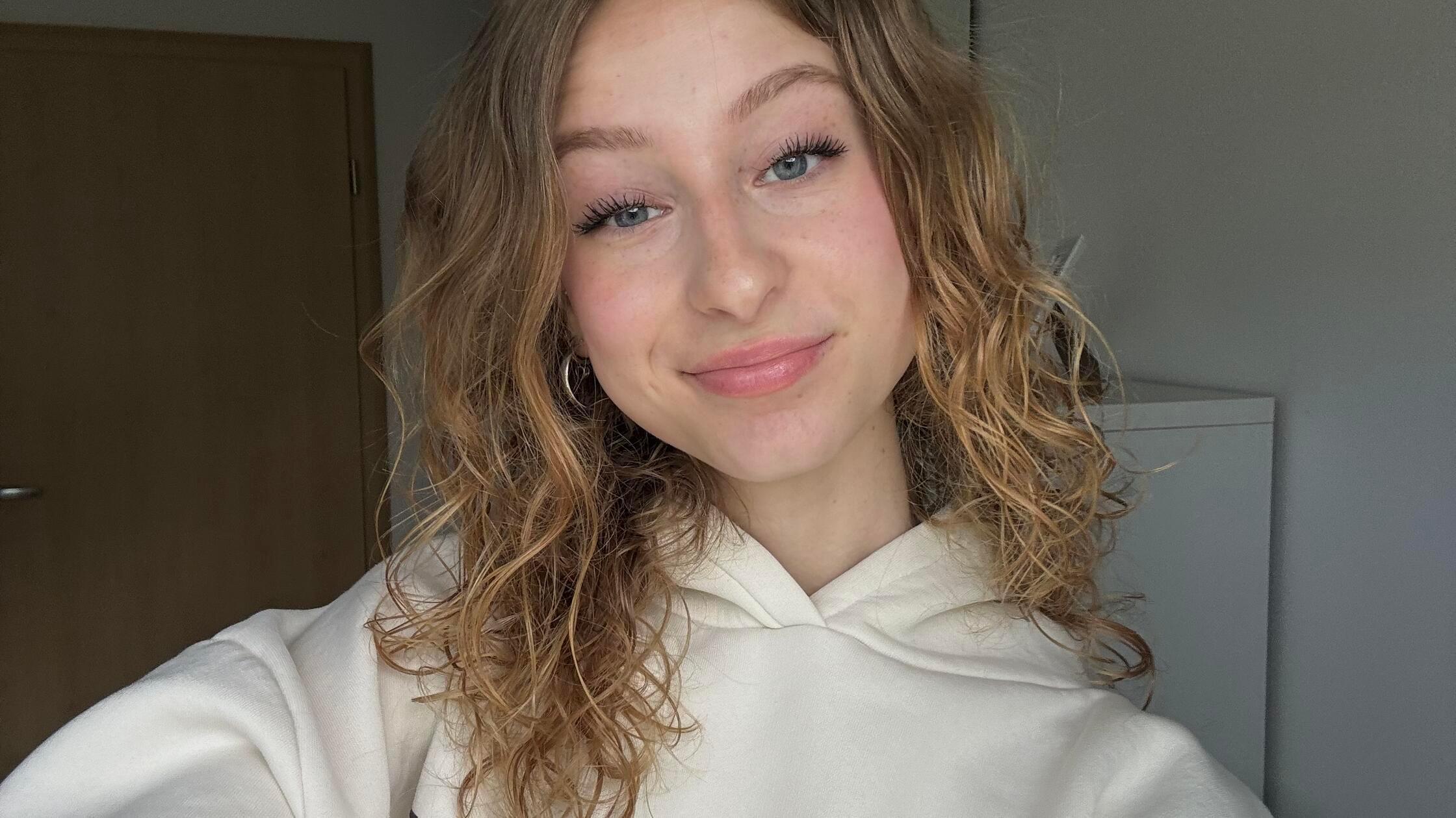 mona.mxe ist Influencerin aus Hersbruck: Auf TikTok und Instagram über eine halbe Million Follower