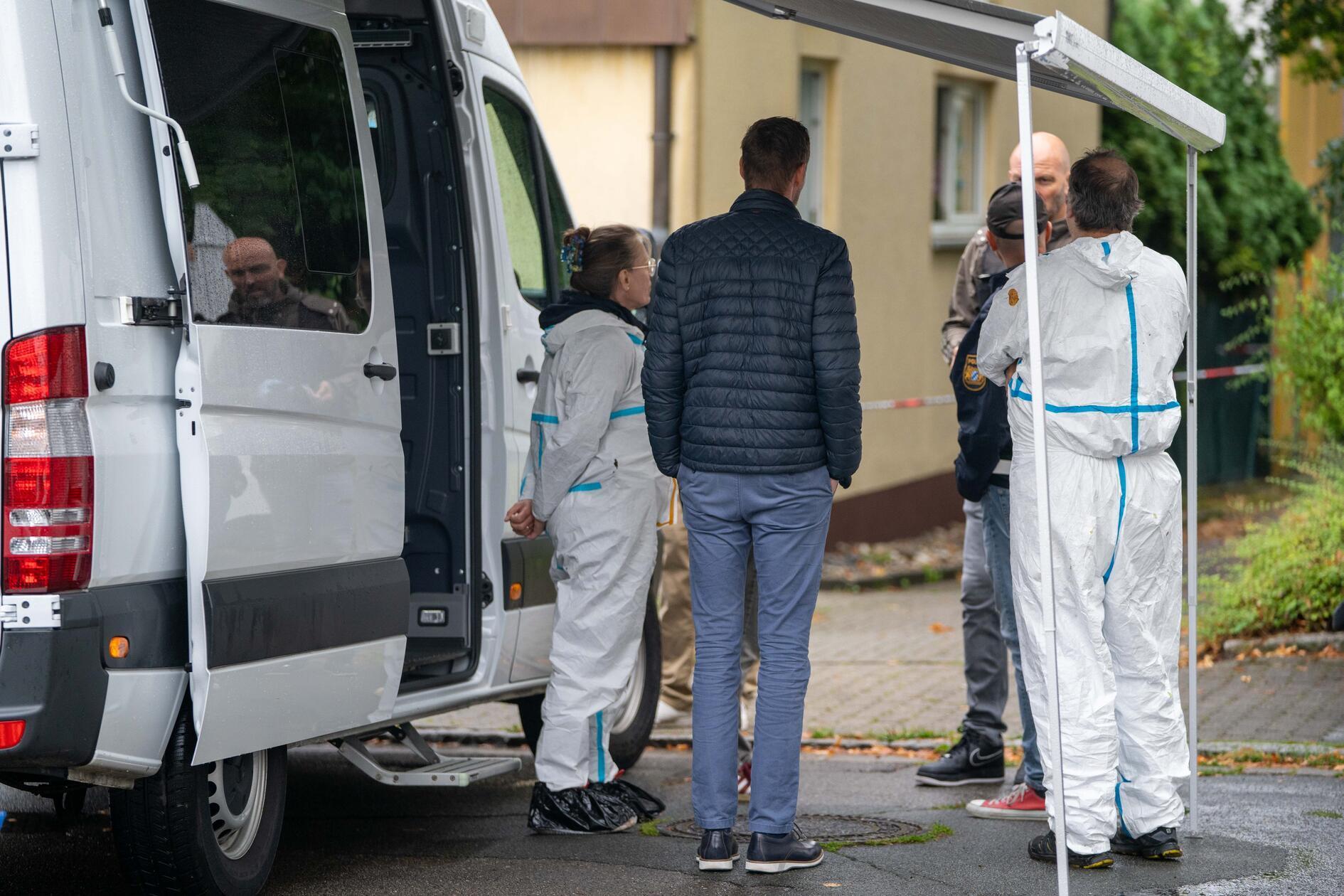 42-Jähriger in Schwabach erstochen: Polizei sichert Spuren und fahndet ...