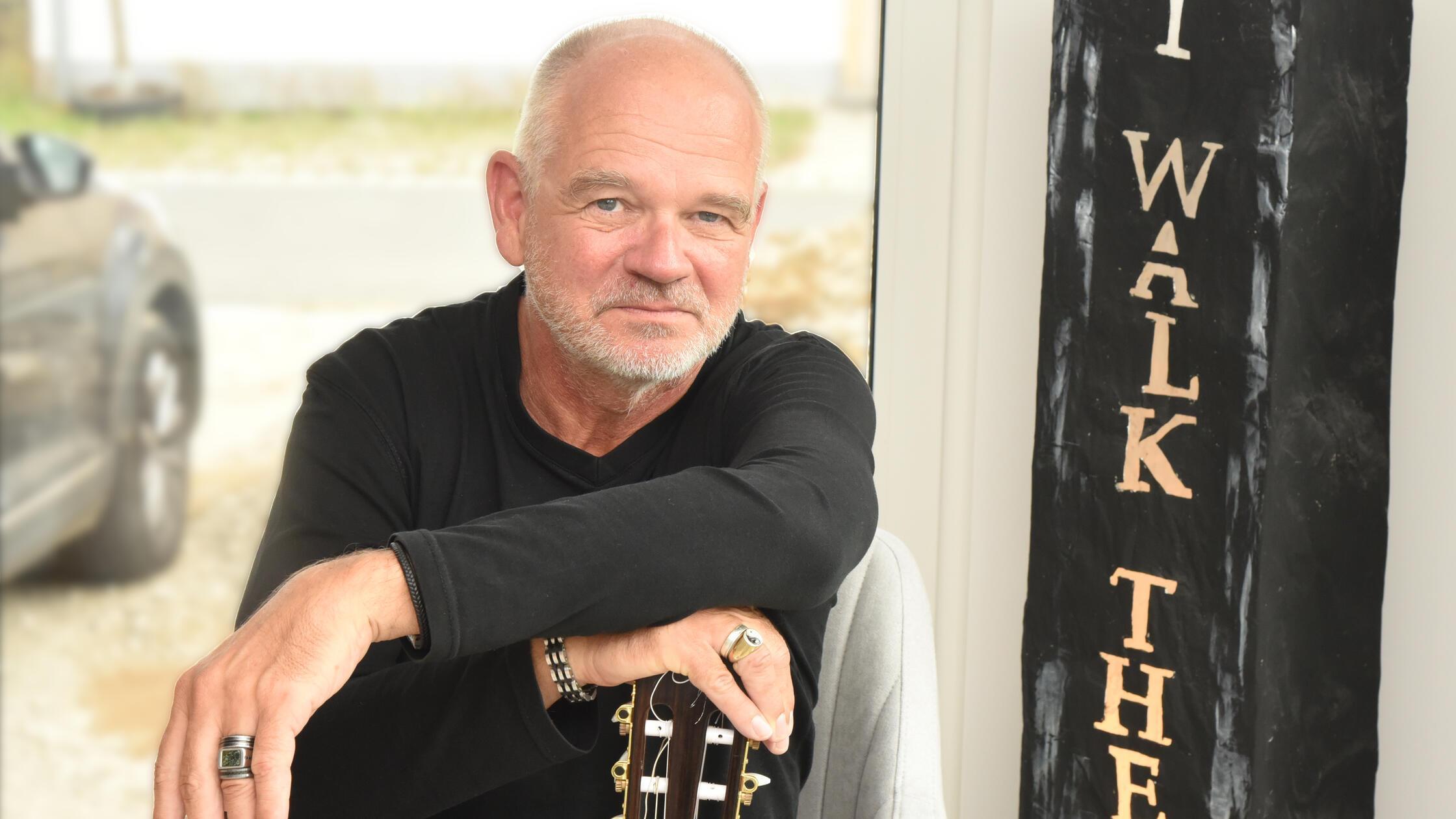 Sänger, Gastronom, Trauerredner - und immer wieder der große Johnny ...