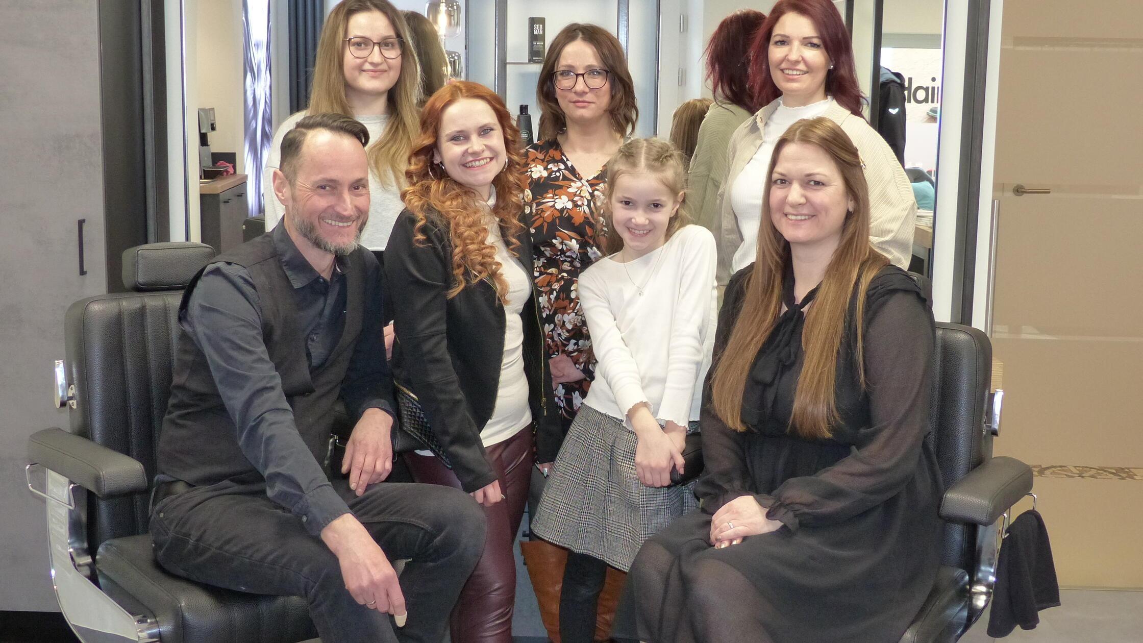 Vier Generationen mit Kamm und Schere: Friseursalon Pfuff in Heidenheim ...
