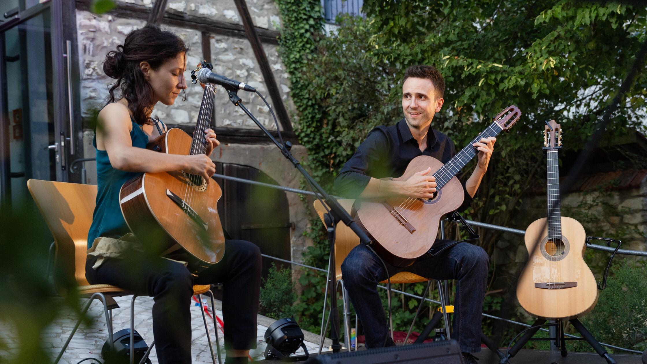 Fünf Minuten für jeden: Claire Besson und Ladislav Pazdera lösen ihr ...