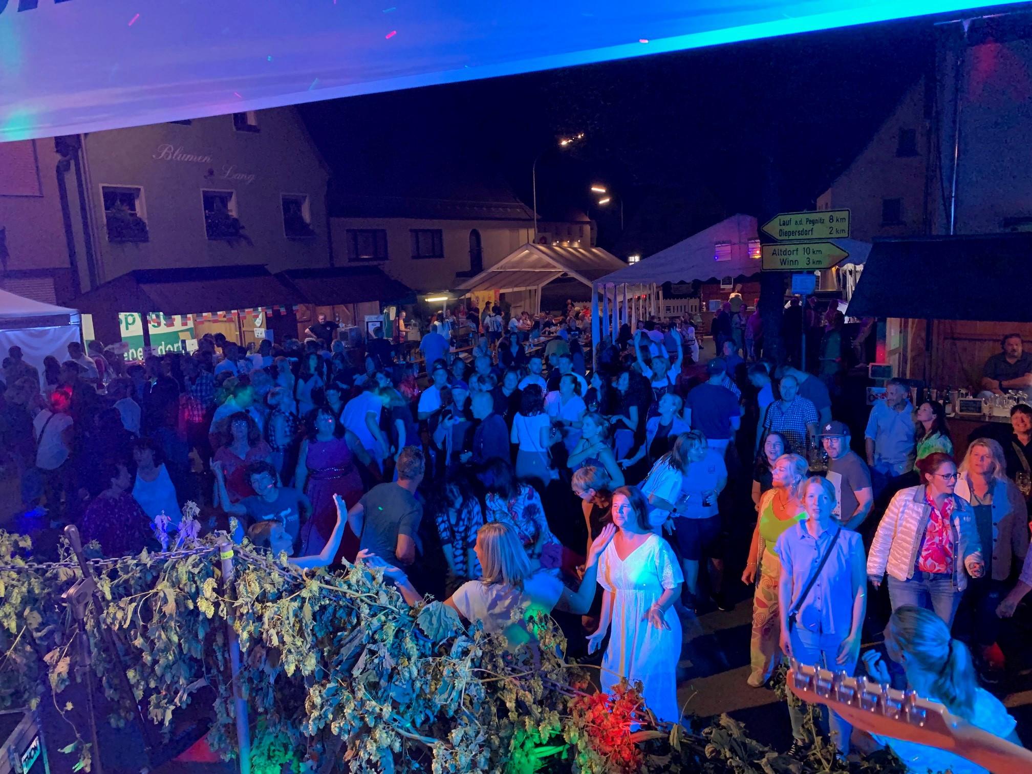 Leinburg lässt es krachen - und Bürgermeister Thomas Kraußer hält sein ...