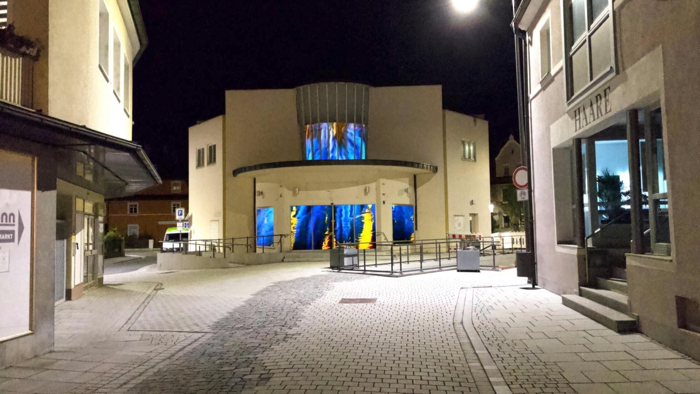 „Verbindungslinien“ am Luli-Kino in Forchheim: Diese besondere ...