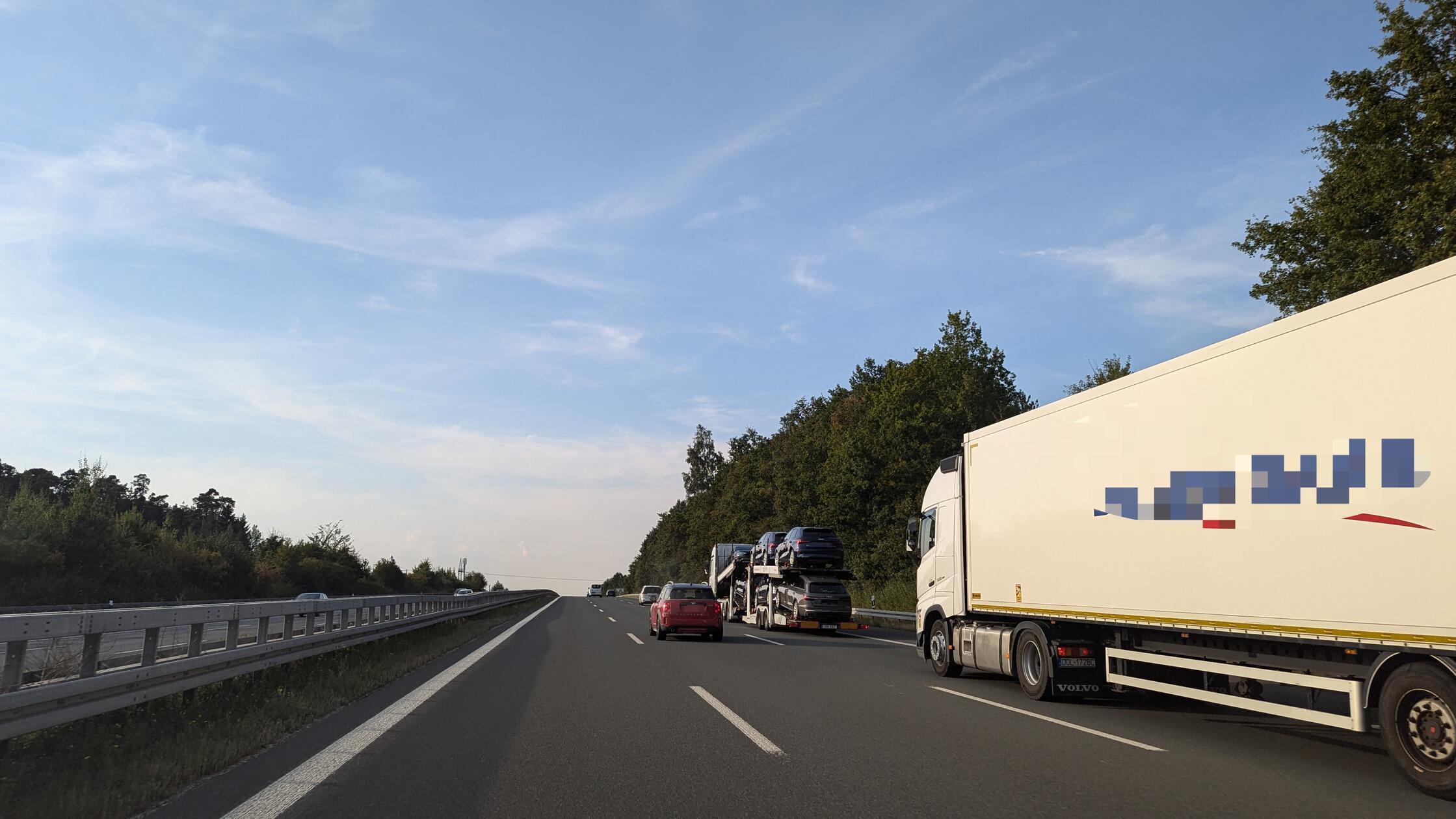 Tank eines Sattelzugs an der A9 im Kreis Roth aufgerissen - Diesel ...