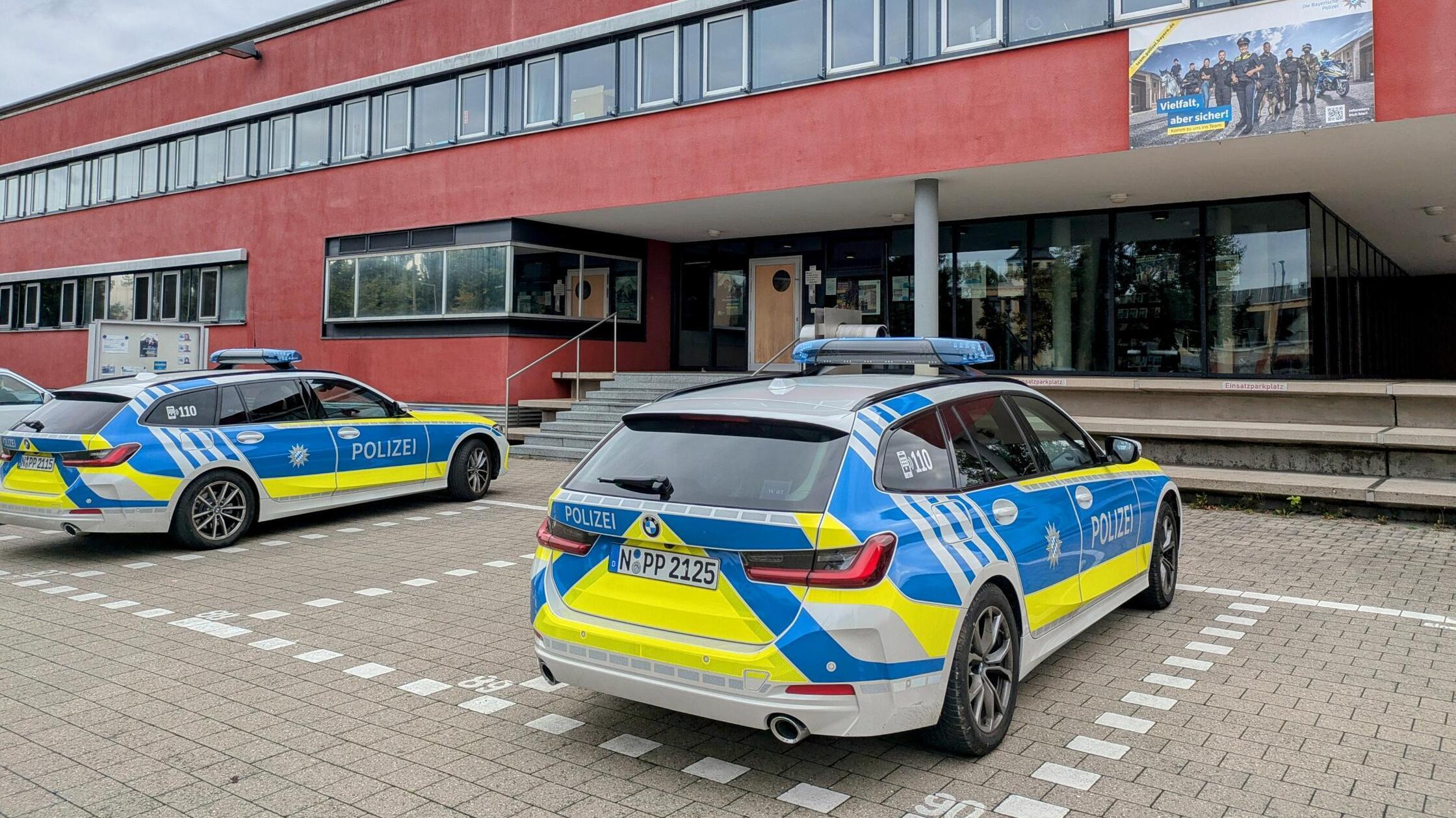 Mit USK, Hundestaffel und Selbstbehauptungskurs: Die Fürther Polizei ...