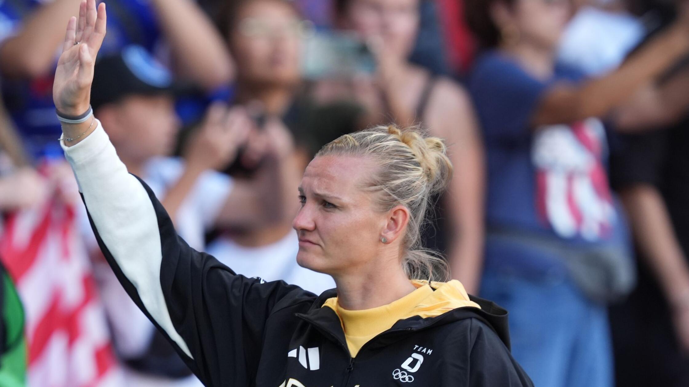 "Lange, tränenreiche Überlegungen": Alexandra Popp tritt aus DFB-Elf ...