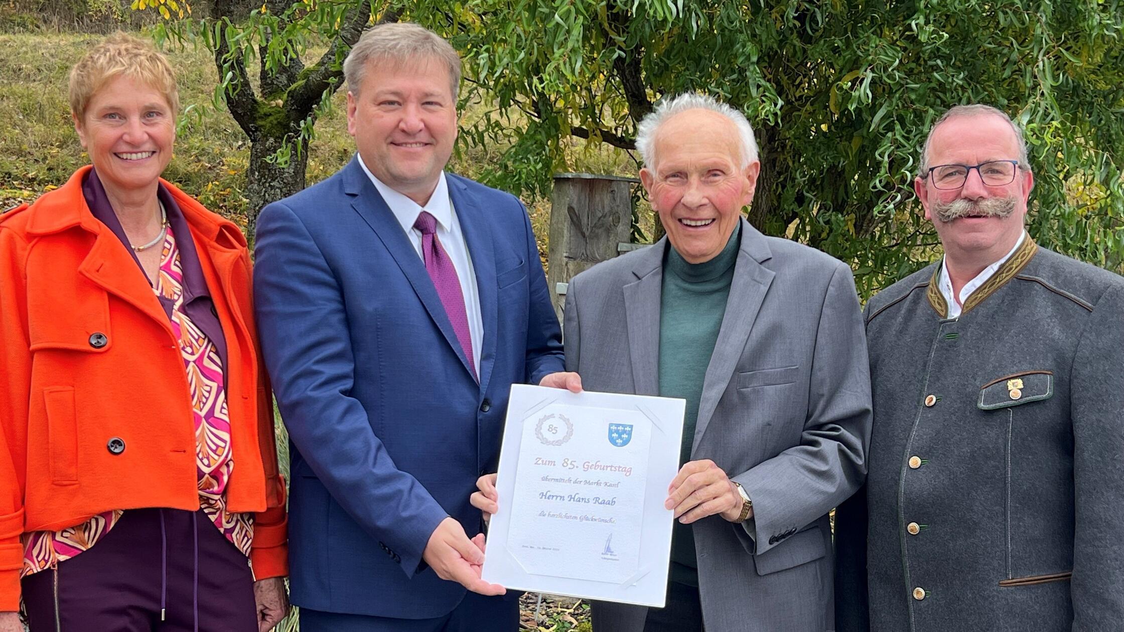 Erst Bade-, dann Bürgermeister: Hans Raab feiert in Kastl seinen 85 ...