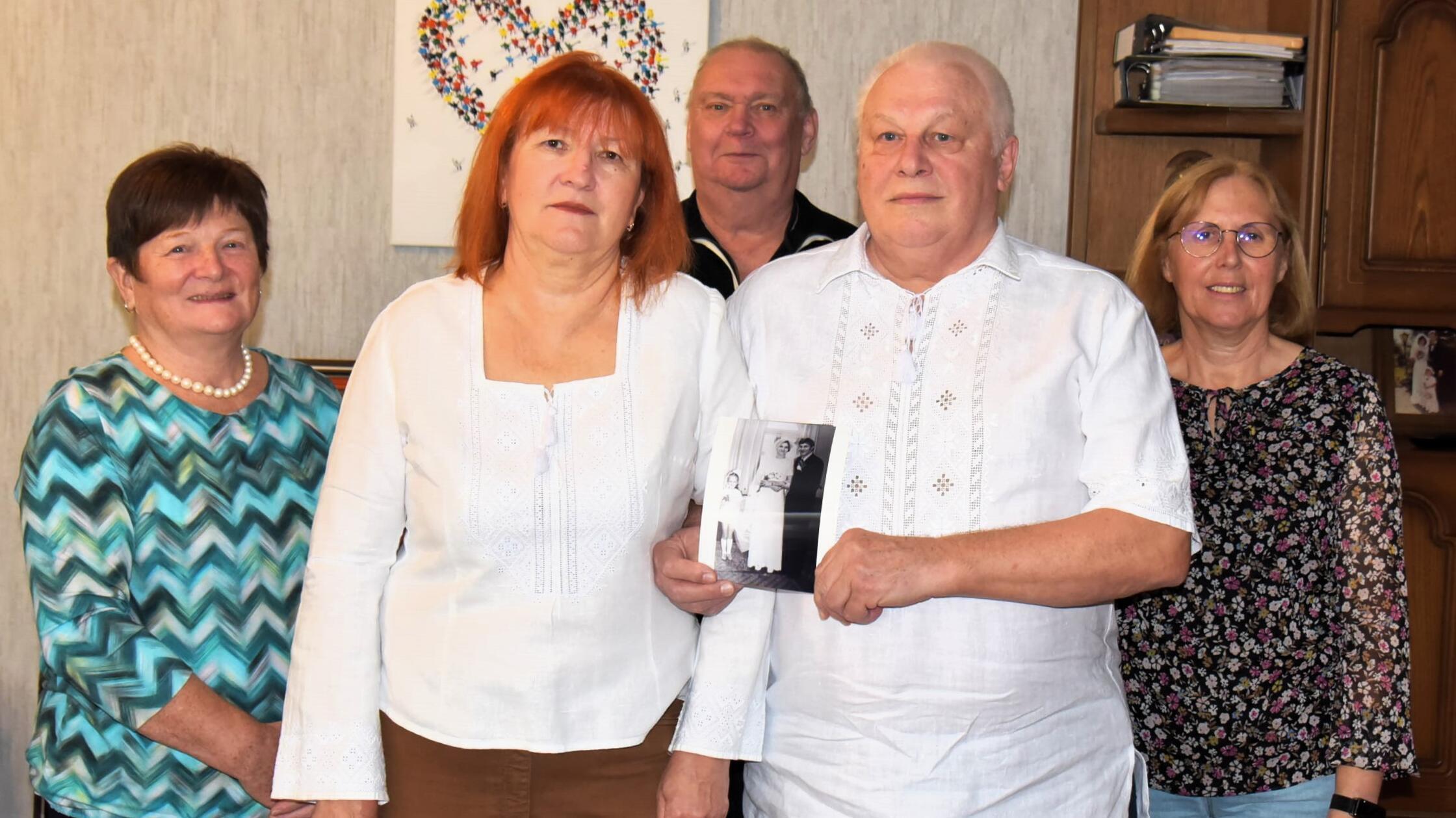 Vera und Vasyl Moskovets aus Charkiw feiern Goldene Hochzeit in ...