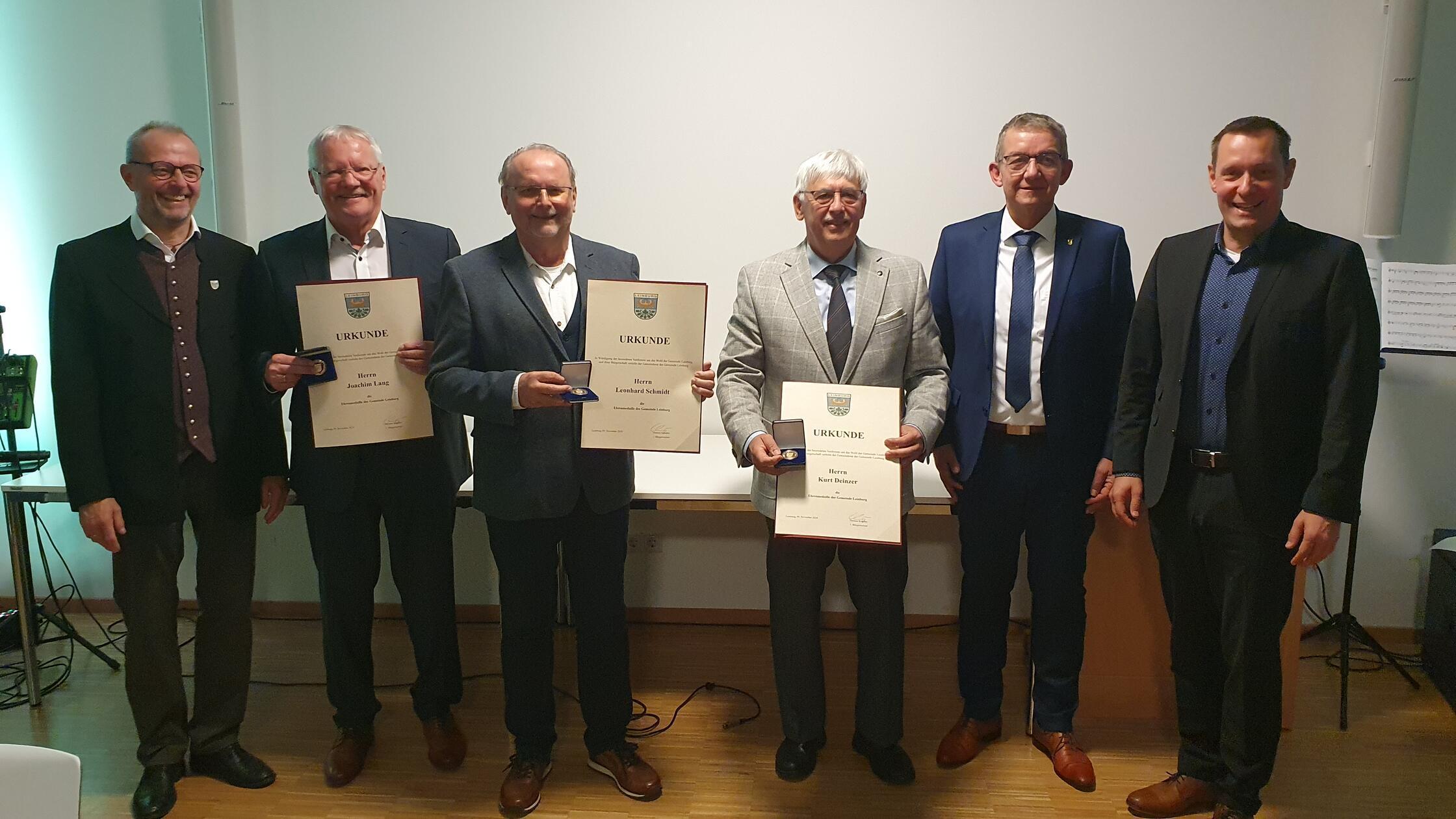Ehrenmedaille der Gemeinde: Leinburg ehrt Kurt Deinzer, Jochen Lang und ...