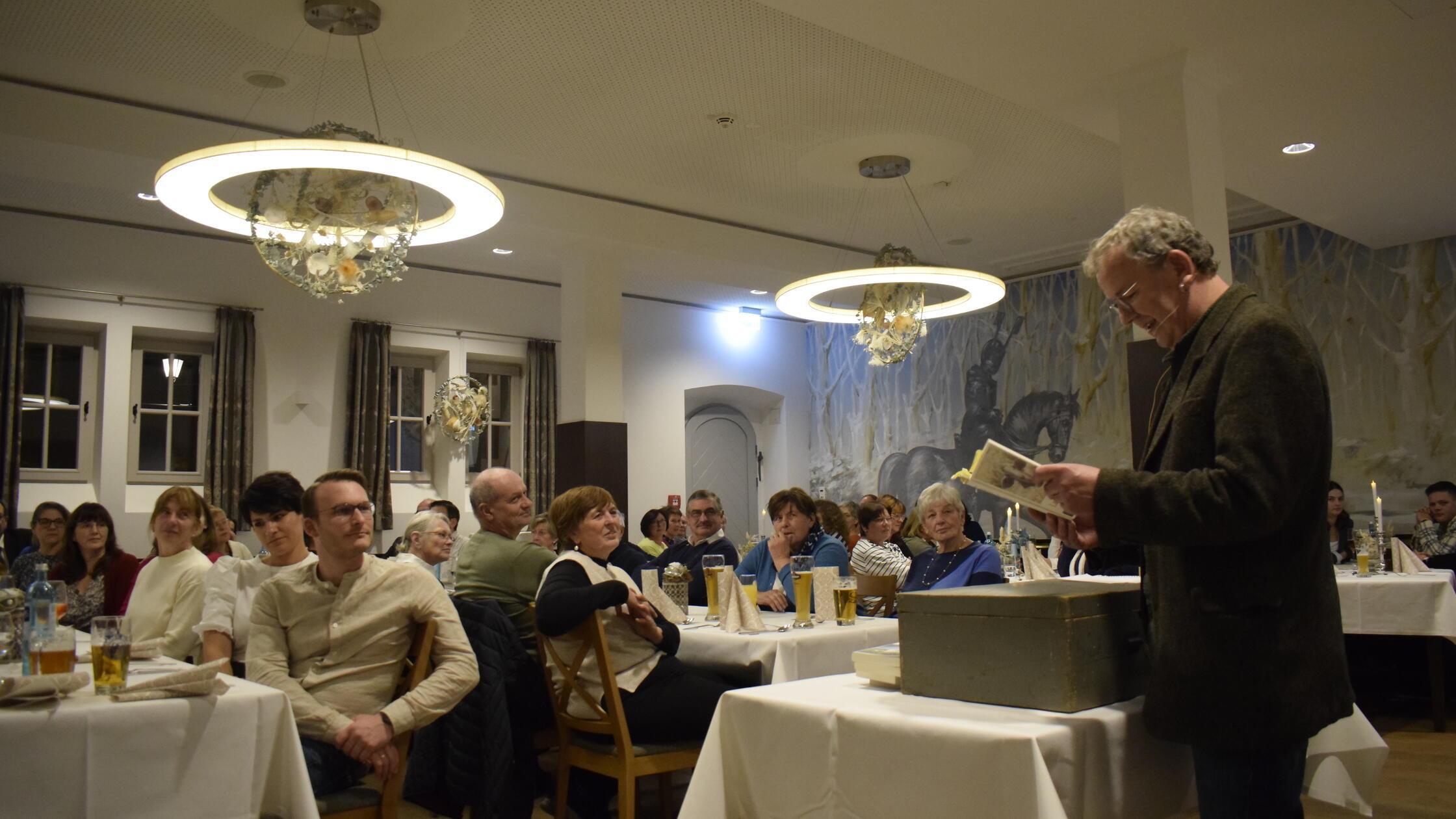 Mord und Nachschlag: Richard Auer begeistert Krimifans in Wolframs ...