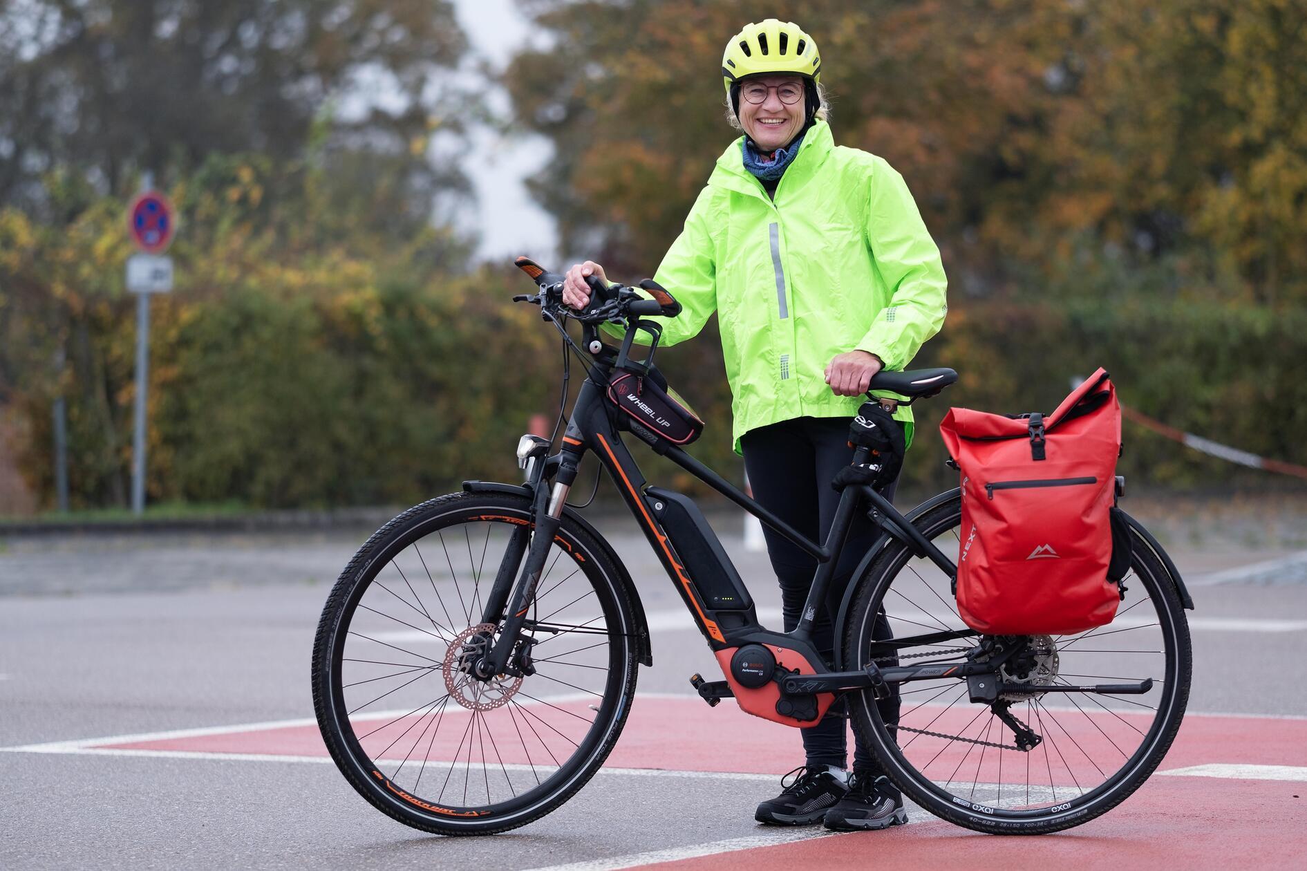 Bei Wind und Wetter mit dem Rad in die Intensivstation: Pflegerin aus ...