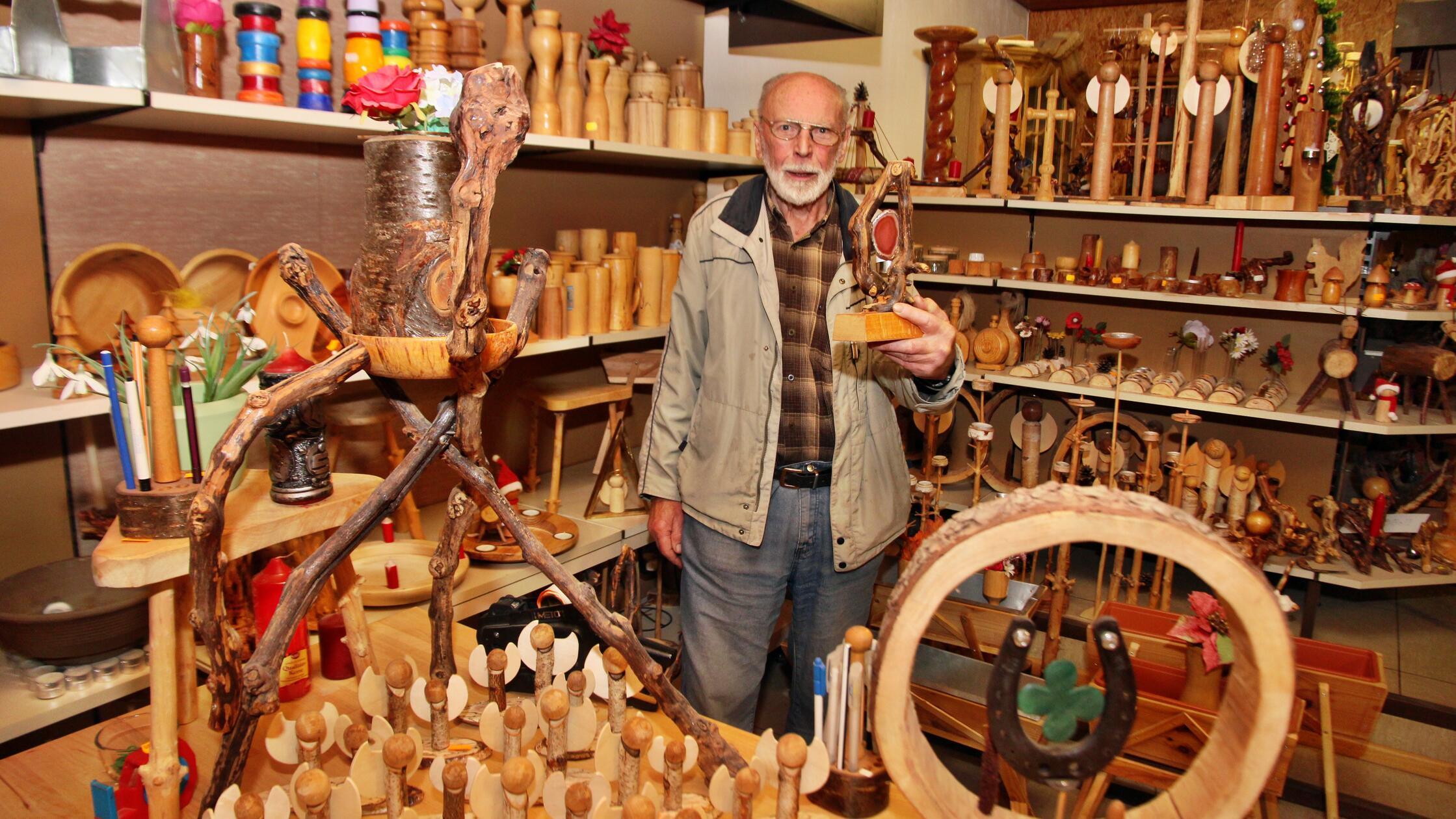 Herr der Holzkunst: Albert Lechner aus Treuchtlingen spendet alle seine ...