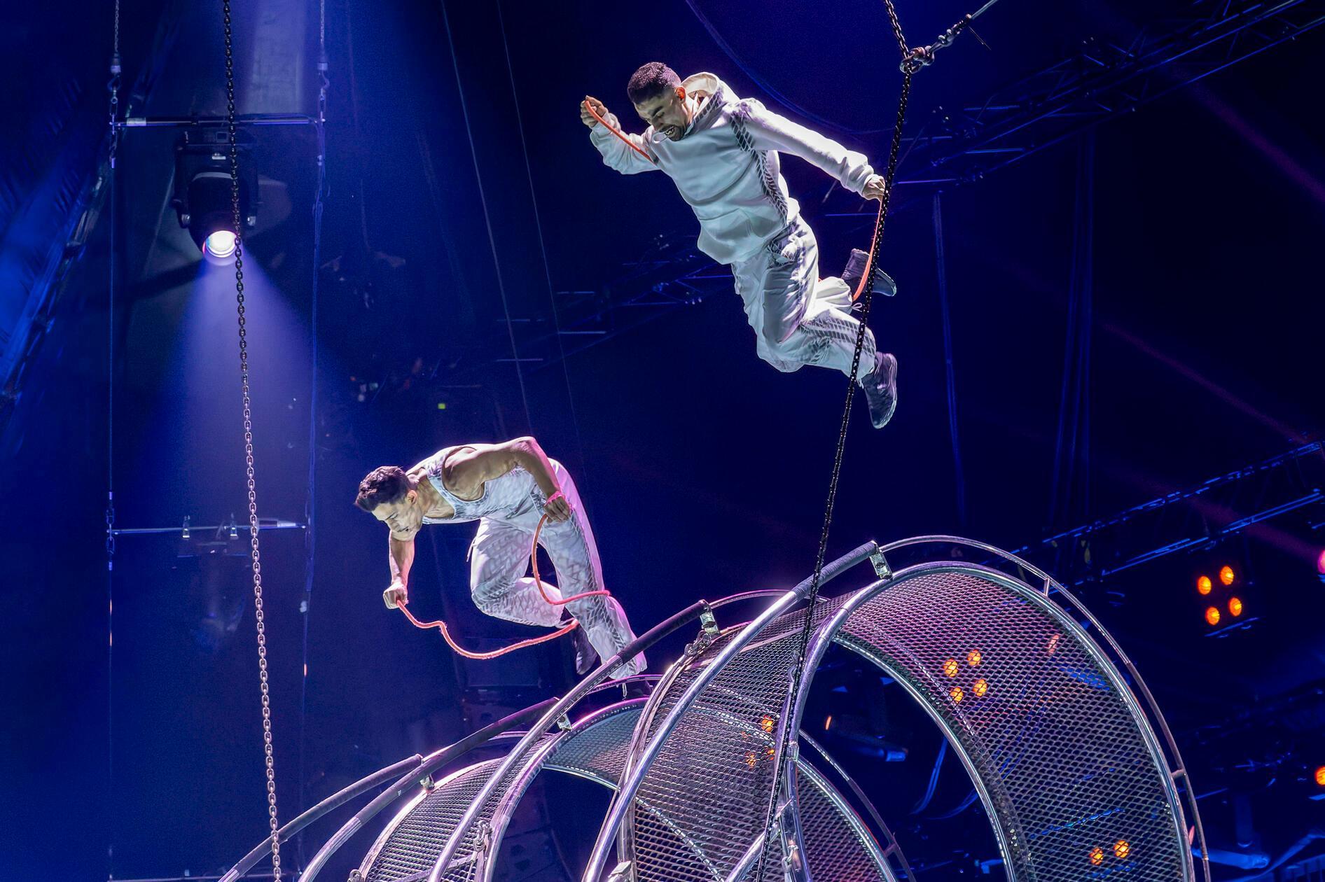 Neue Weihnachtsshow: Zirkus Flic Flac lädt zur "Show der Superlative ...