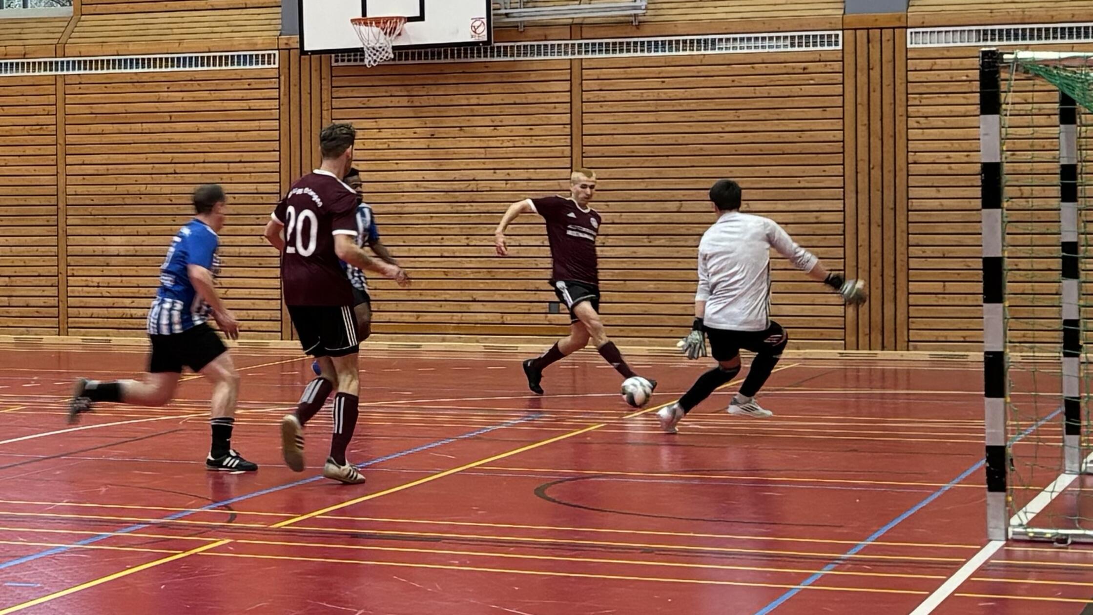 „Futsal setzt sich jetzt langsam durch“: SpVgg Erlangen ballert sich ...