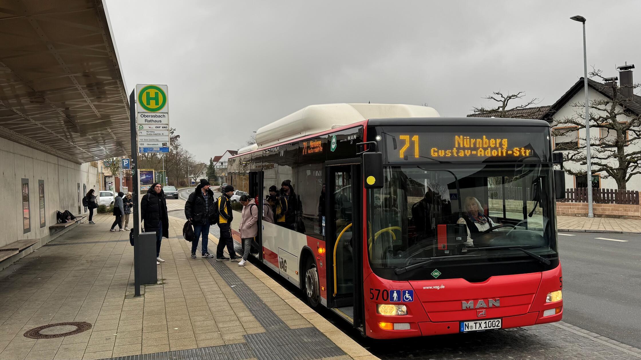 Nur zwei von 15 neuen Bussen für den Fürther Landkreis fahren ...