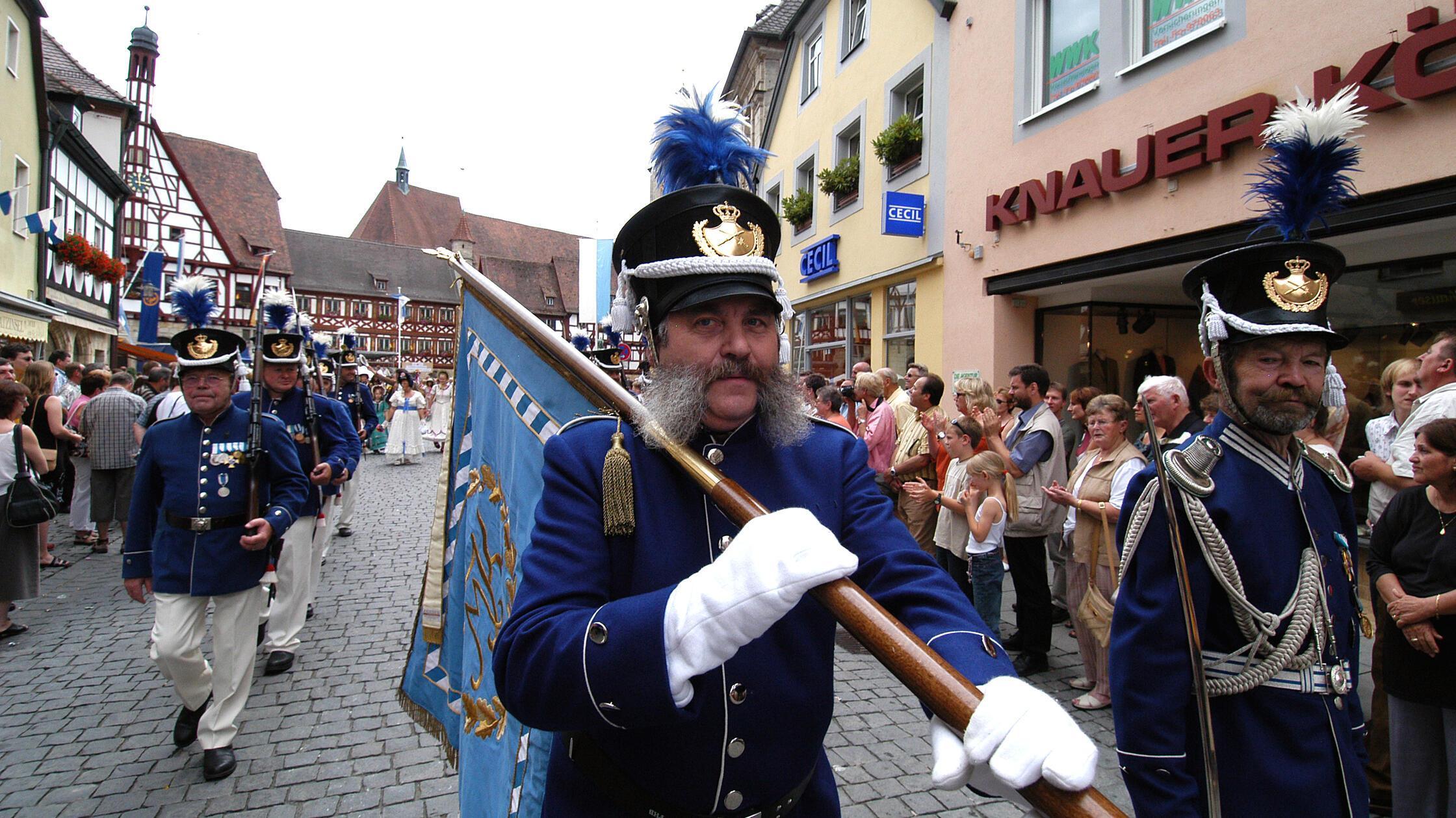 Der Große Annafestzug 2025 in Forchheim: Hier finden Sie alle Infos und ...
