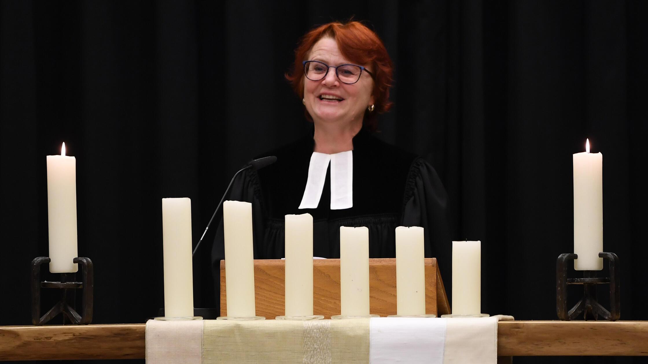 „Gott erhellt das Dunkel“: Neumarkter Dekanin Murner über Weihnachts ...