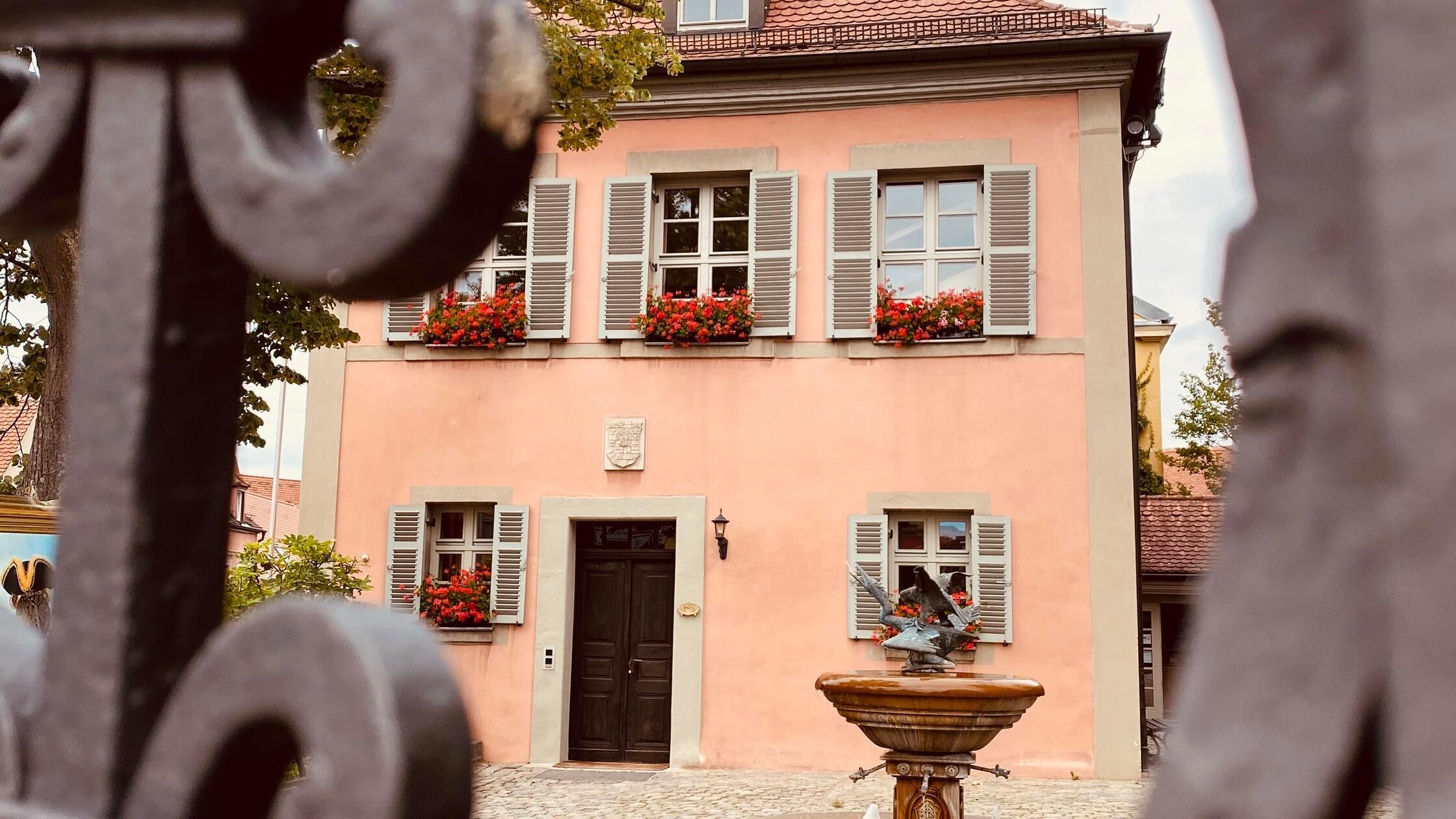 Haus des Gastes in Gunzenhausen wird zur Bühne für seine eigene Geschichte