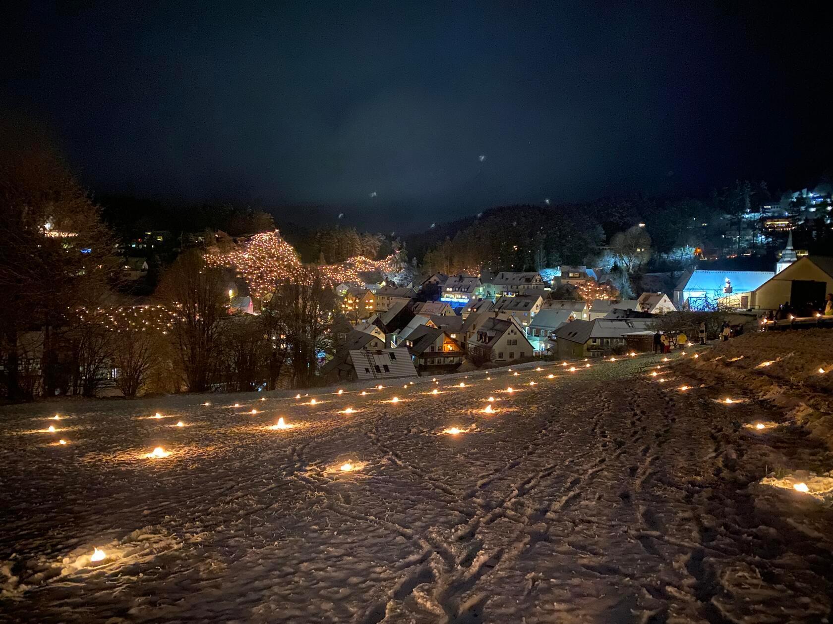 Spektakuläres Lichterfest in der Region: Rund 6000 Bergfeuer erleuchten ...