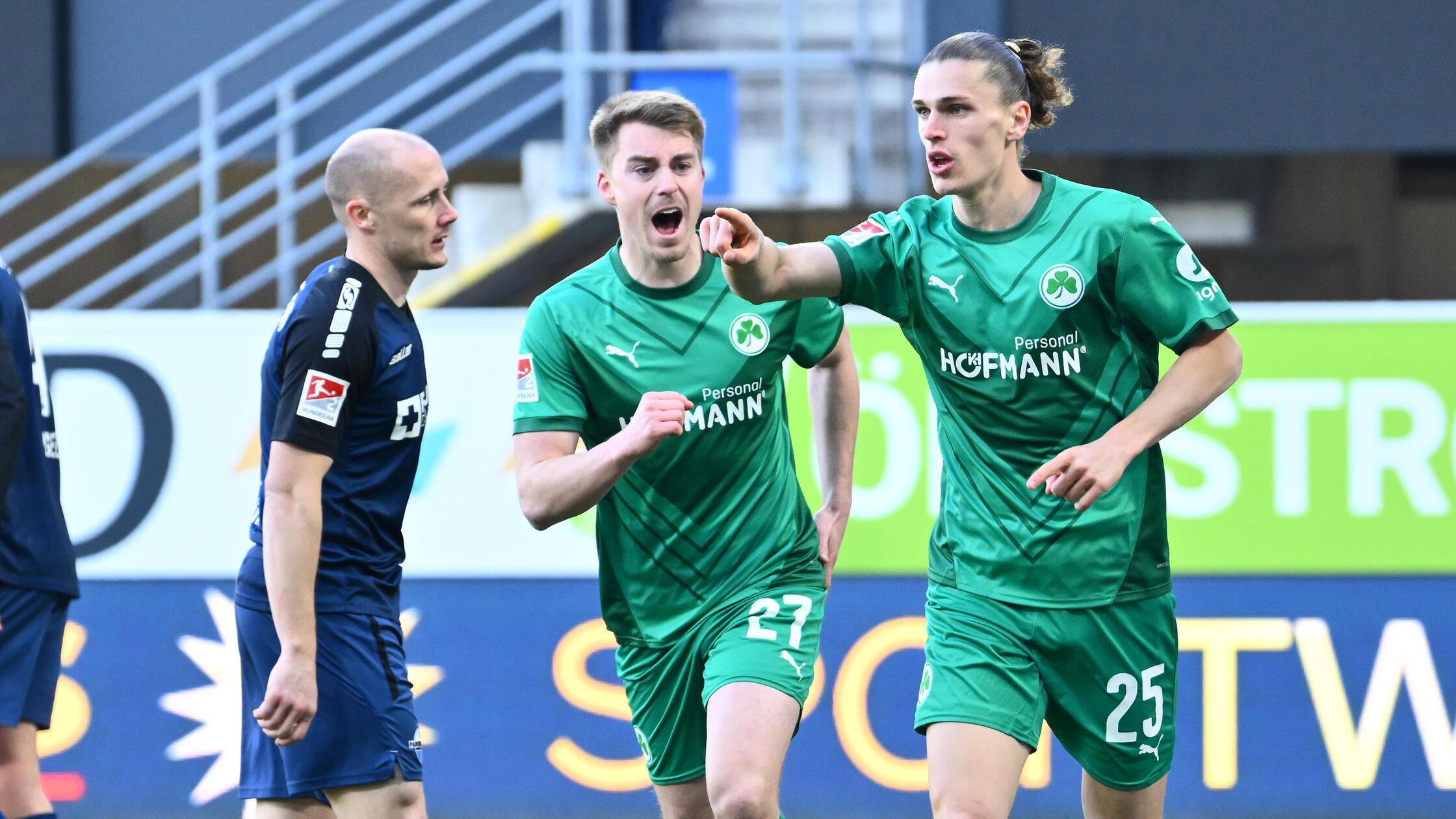 Noah Loosli trifft beim Debüt: SpVgg Greuther Fürth zittert sich zu ...