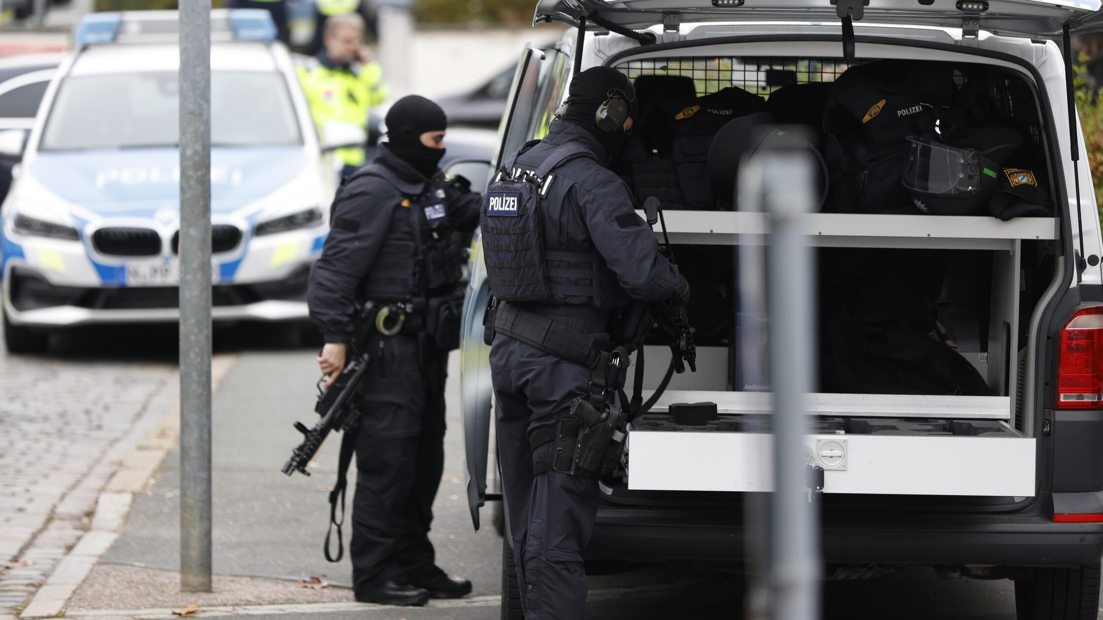 USK-Einsatz in Franken: Großeinsatz an Nürnberger Schule