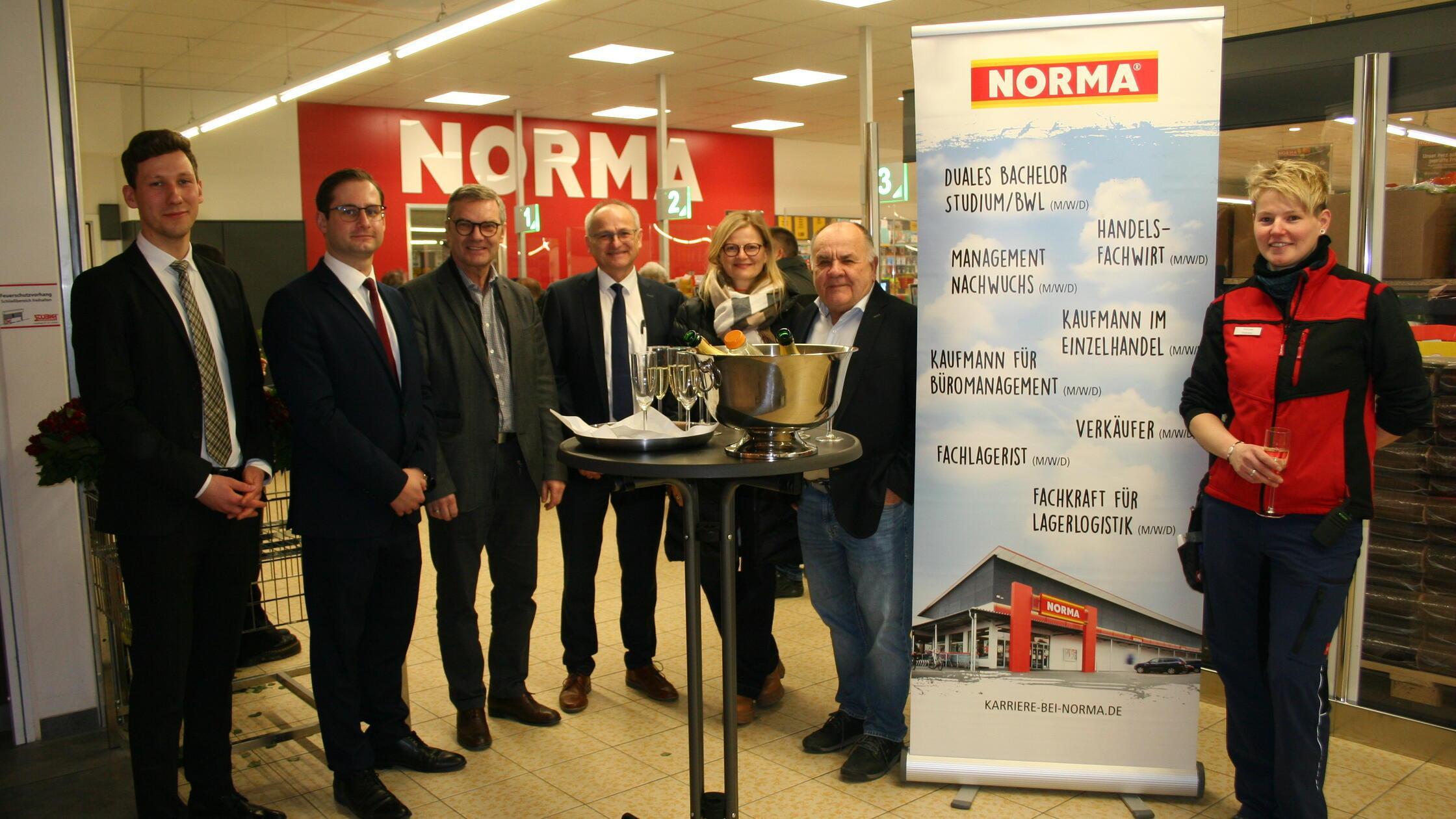 Lange Schlangen in Sengenthaler Norma: Warum es rote Rosen für die ...