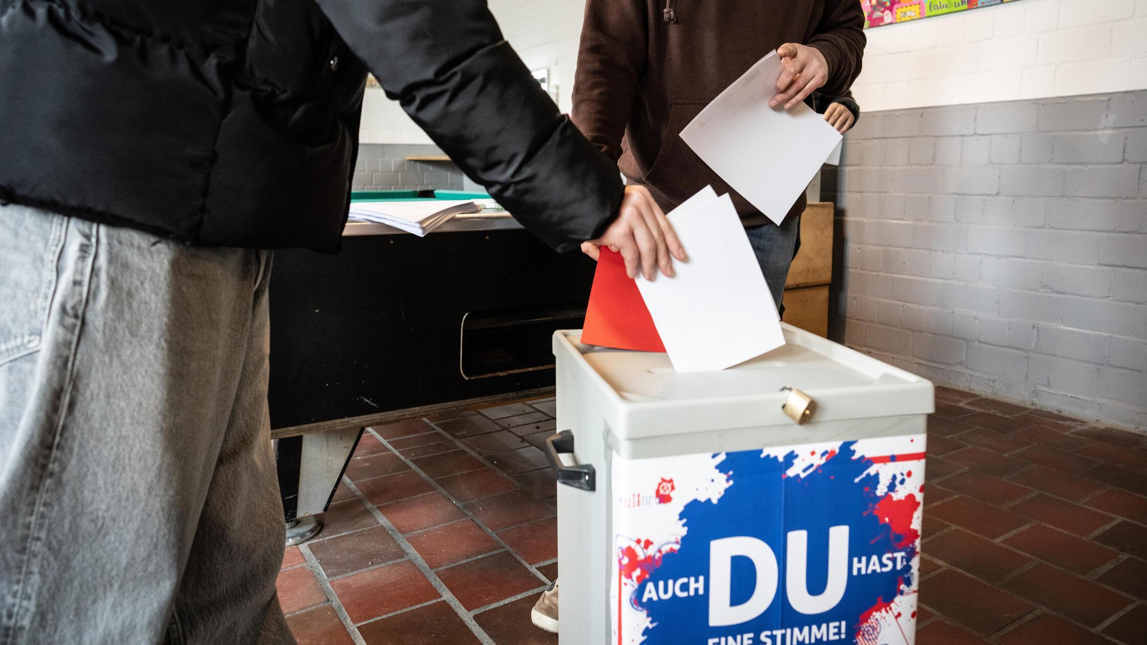 So wählt Bayerns Jugend: Bei der U18-Wahl liegt eine Partei ...