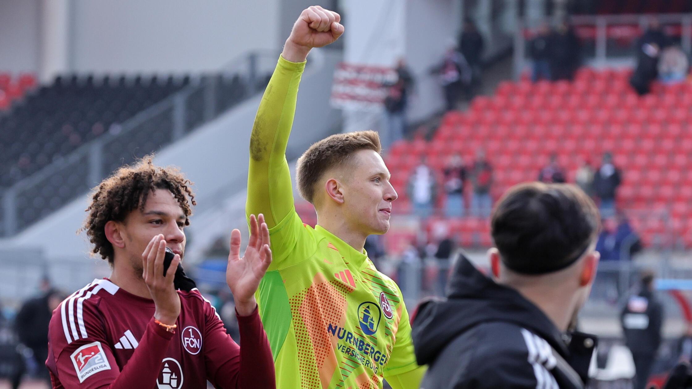 Wie Torhüter Jan Reichert beim 1. FC Nürnberg gestärkt aus seiner Mini ...