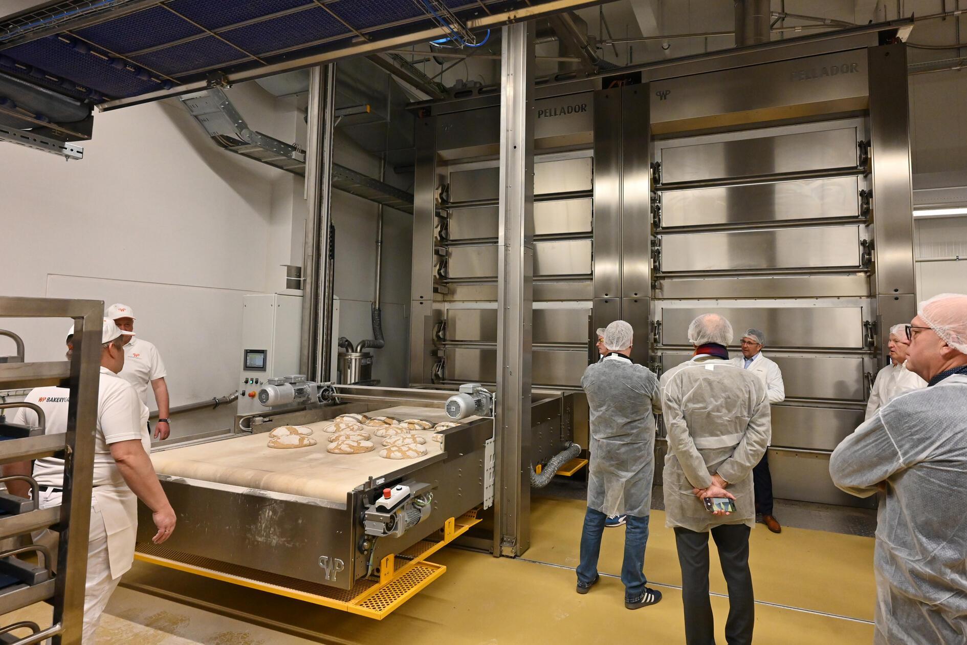 Exklusive Einblicke: In diesem neuen Millionen-Gebäude backt "Der Beck ...