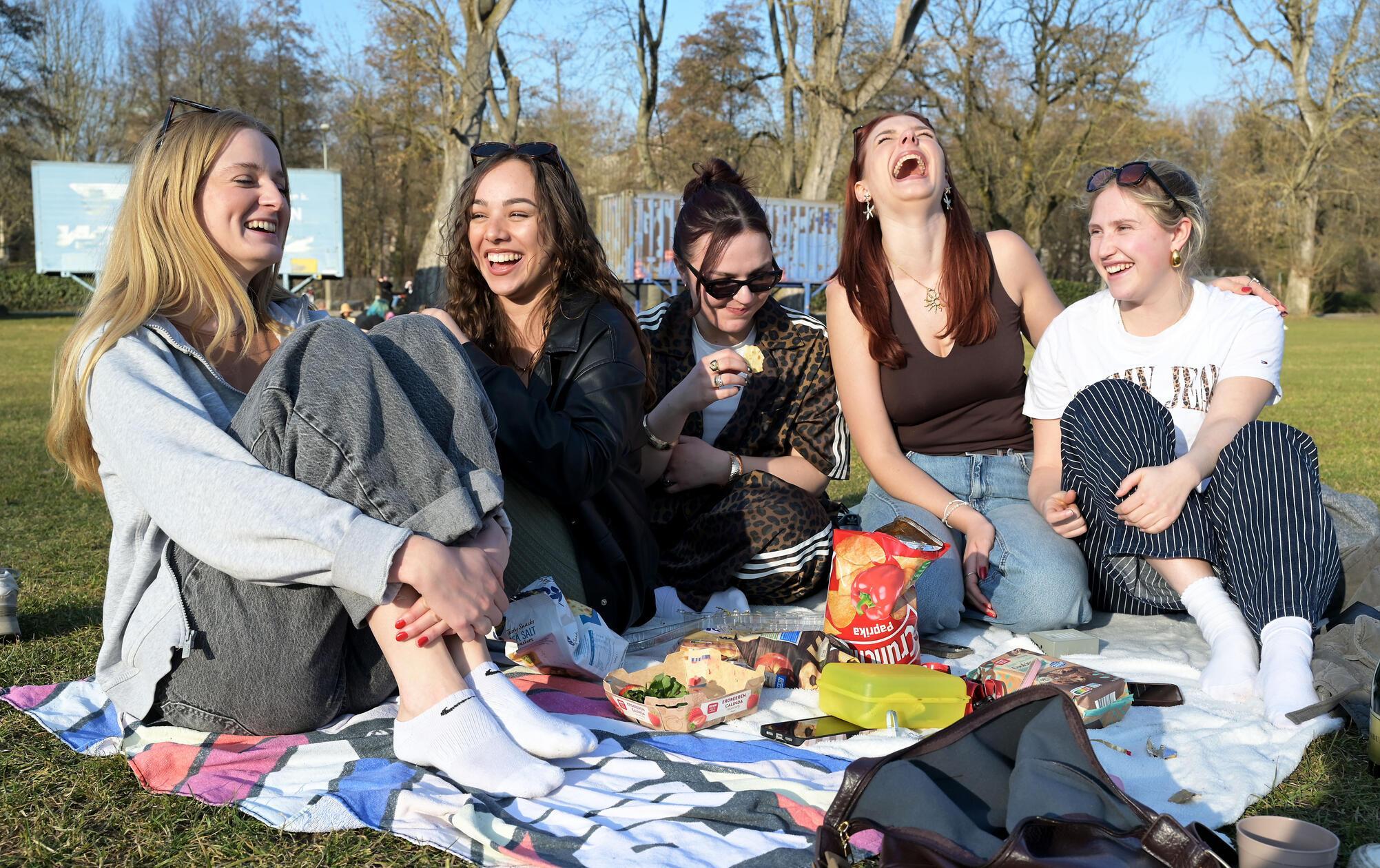 Strahlender Sonnenschein und warme Temperaturen: Hier genießt Nürnberg ...