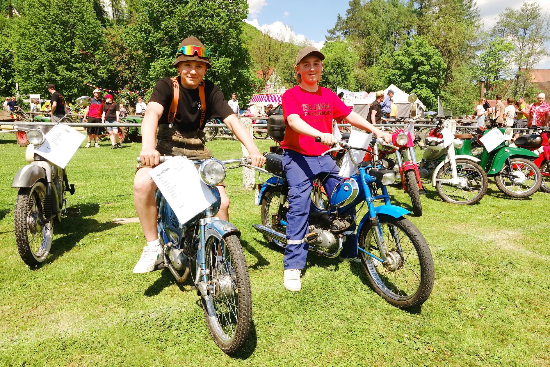 Eicher, Lanz und alte Mopeds: So bunt war das Moped- und Bulldogtreffen ...