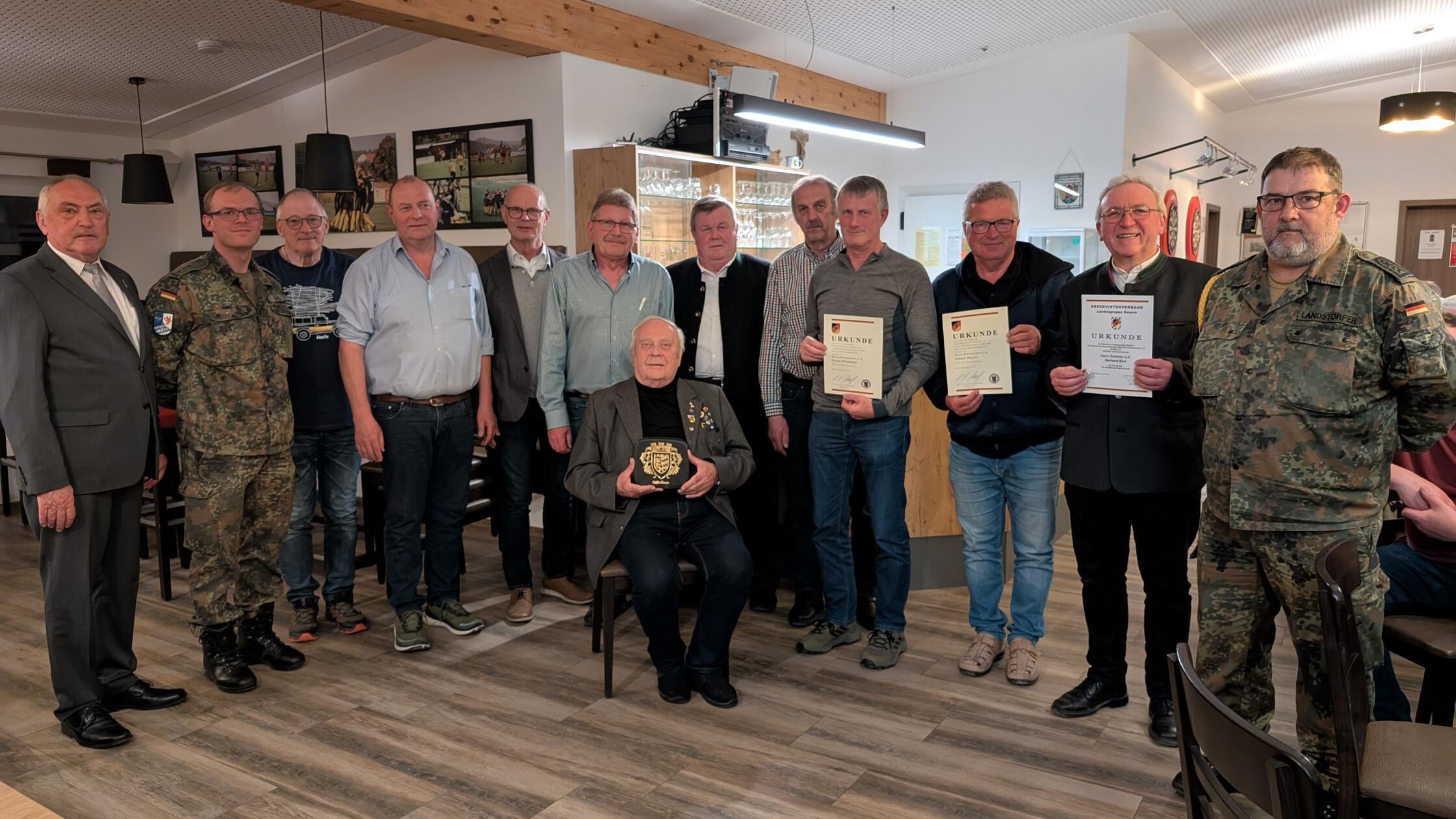 Egon Weikert tritt in Lauterhofen zurück: Xaver Weber übernimmt Vorsitz ...