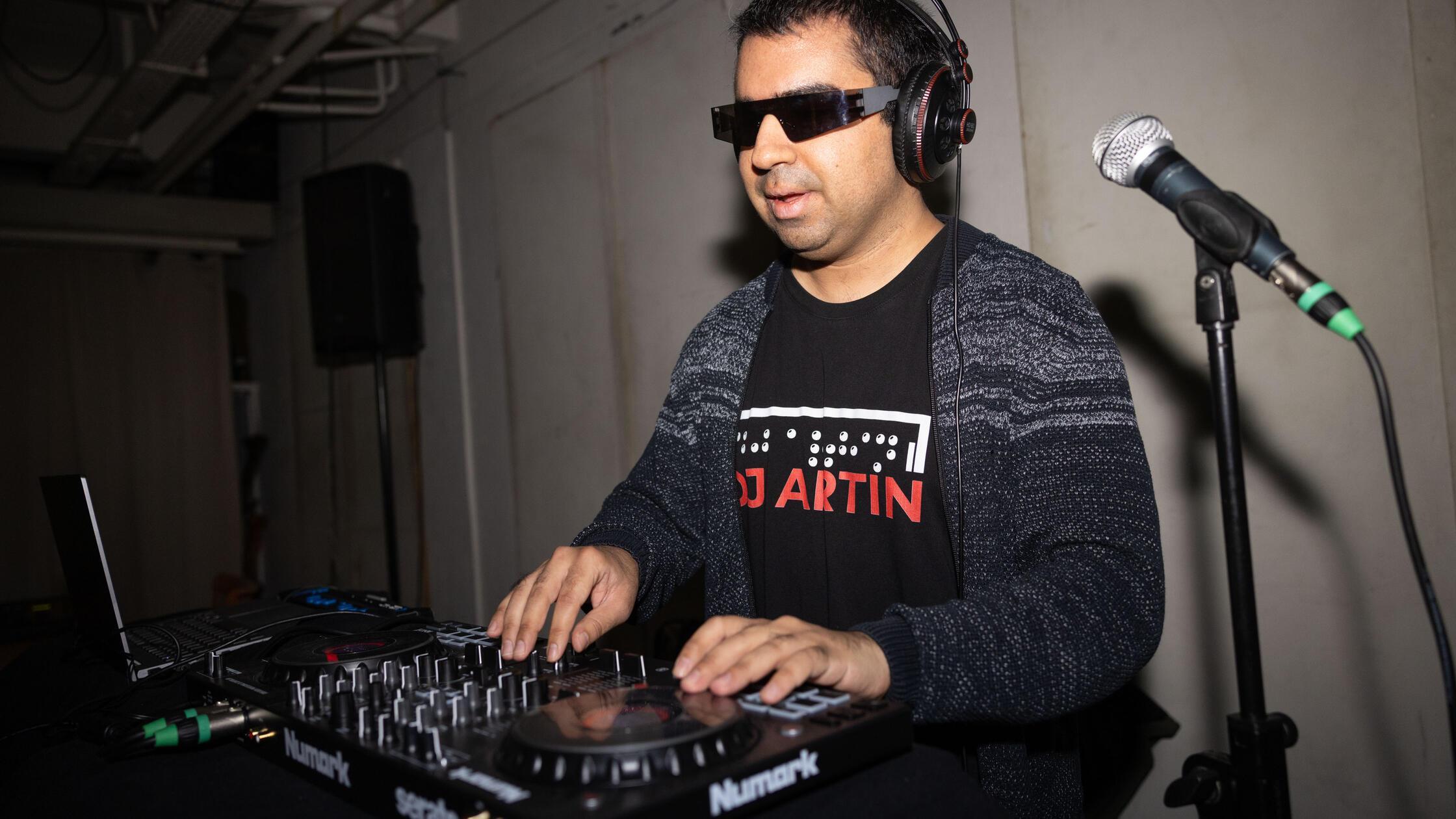 „Tanzen für Alle“: Blinder DJ rockte die Fürther Kofferfabrik