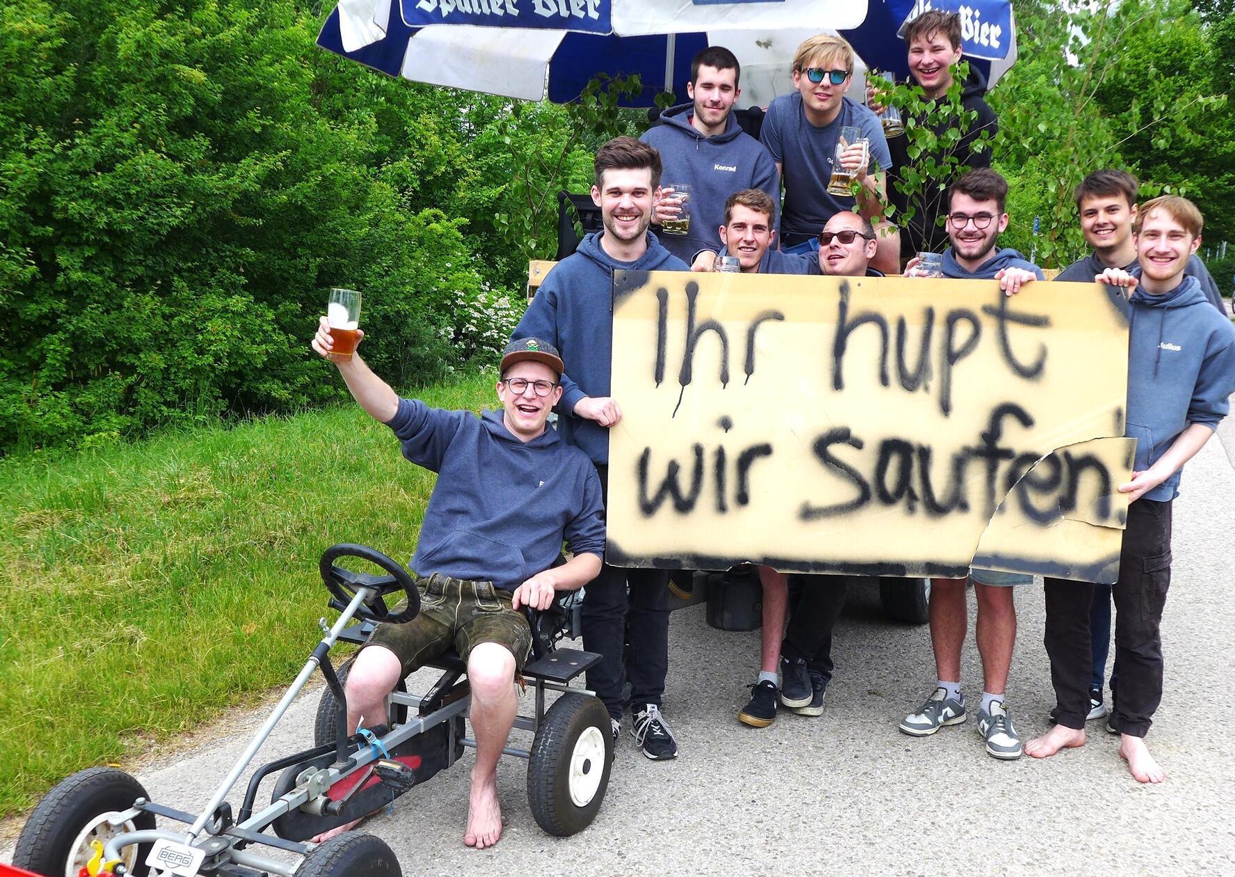 Mit Bier und Bollerwagen: So feucht-fröhlich verlief der "Vatertag" in ...