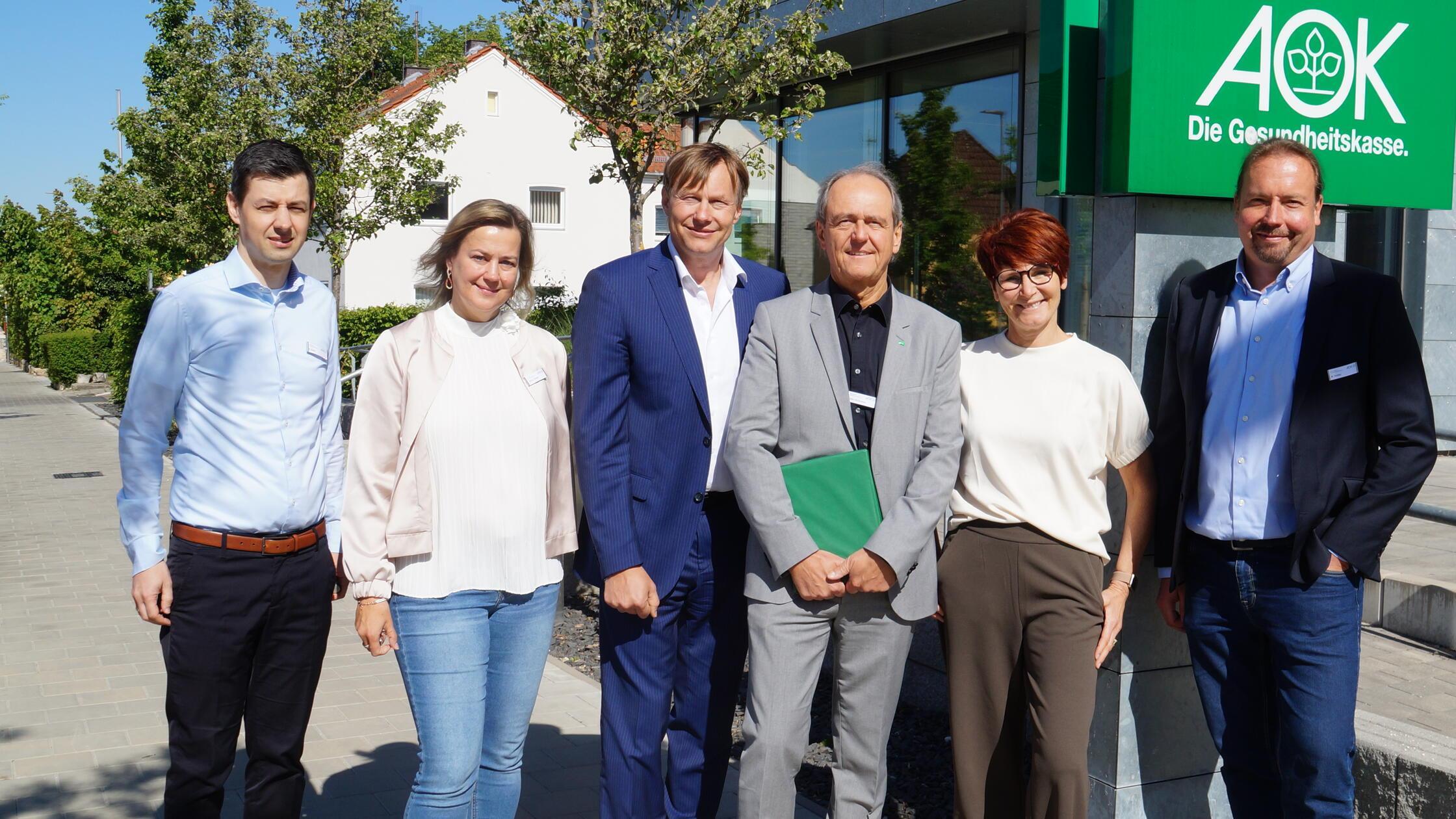 AOK-Chef Gerhard Lindner verabschiedet Stefan Eichenseer nach 45 Jahren ...