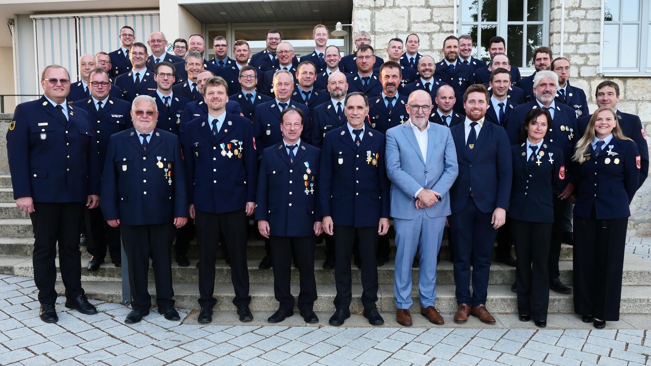 Feuerwehr-Kameraden geehrt: 985 Jahre Engagement im Landkreis Neumarkt ...