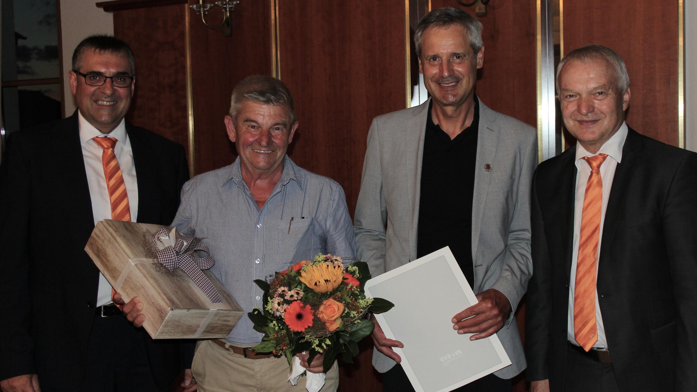 Erfolgreiches Jahr für Raiffeisenbank: Wachstum und stabile Finanzen im ...