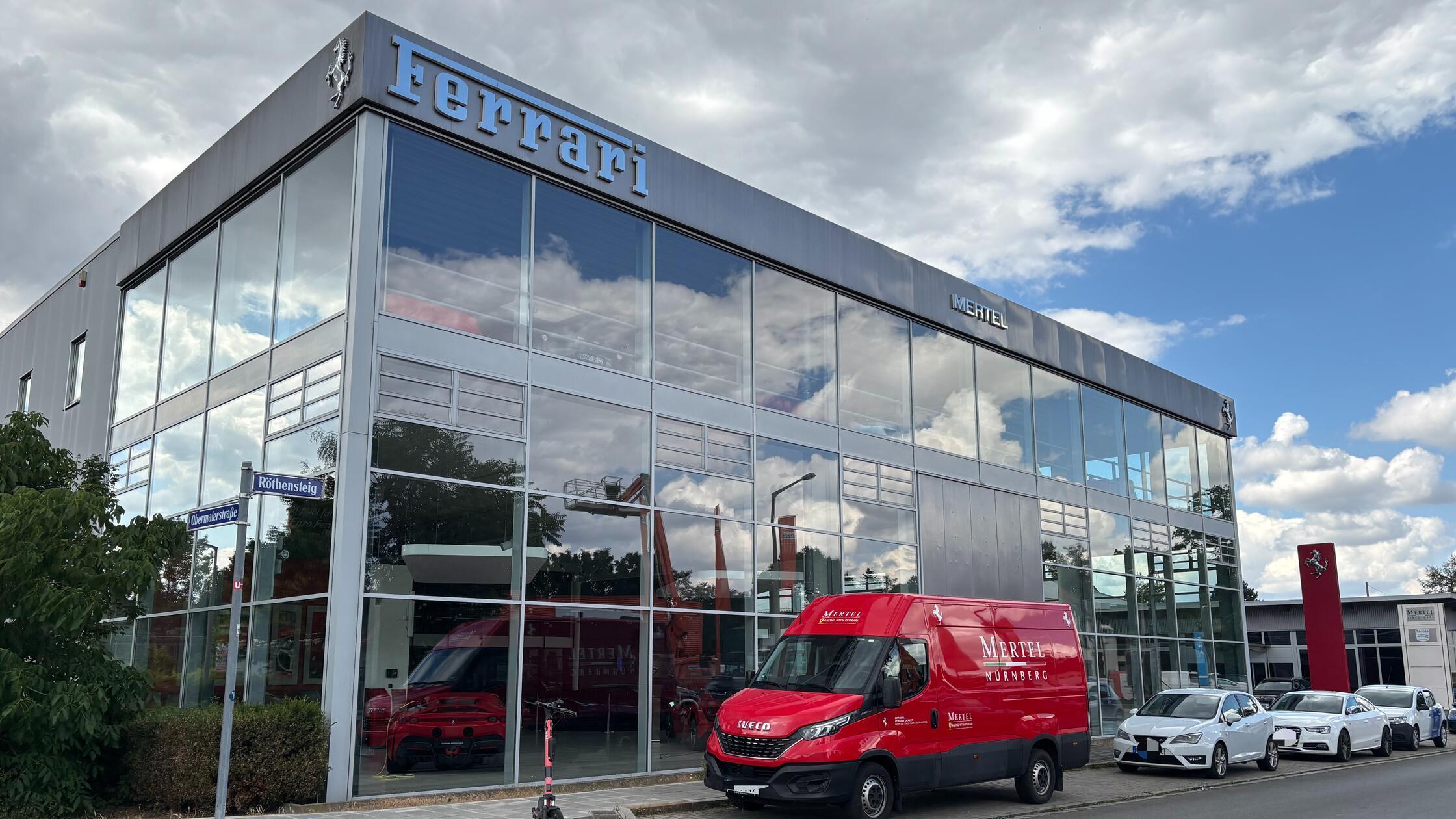 Dreiste Ferrari-Masche in Nürnberg: Händler soll Autos mehrfach ...