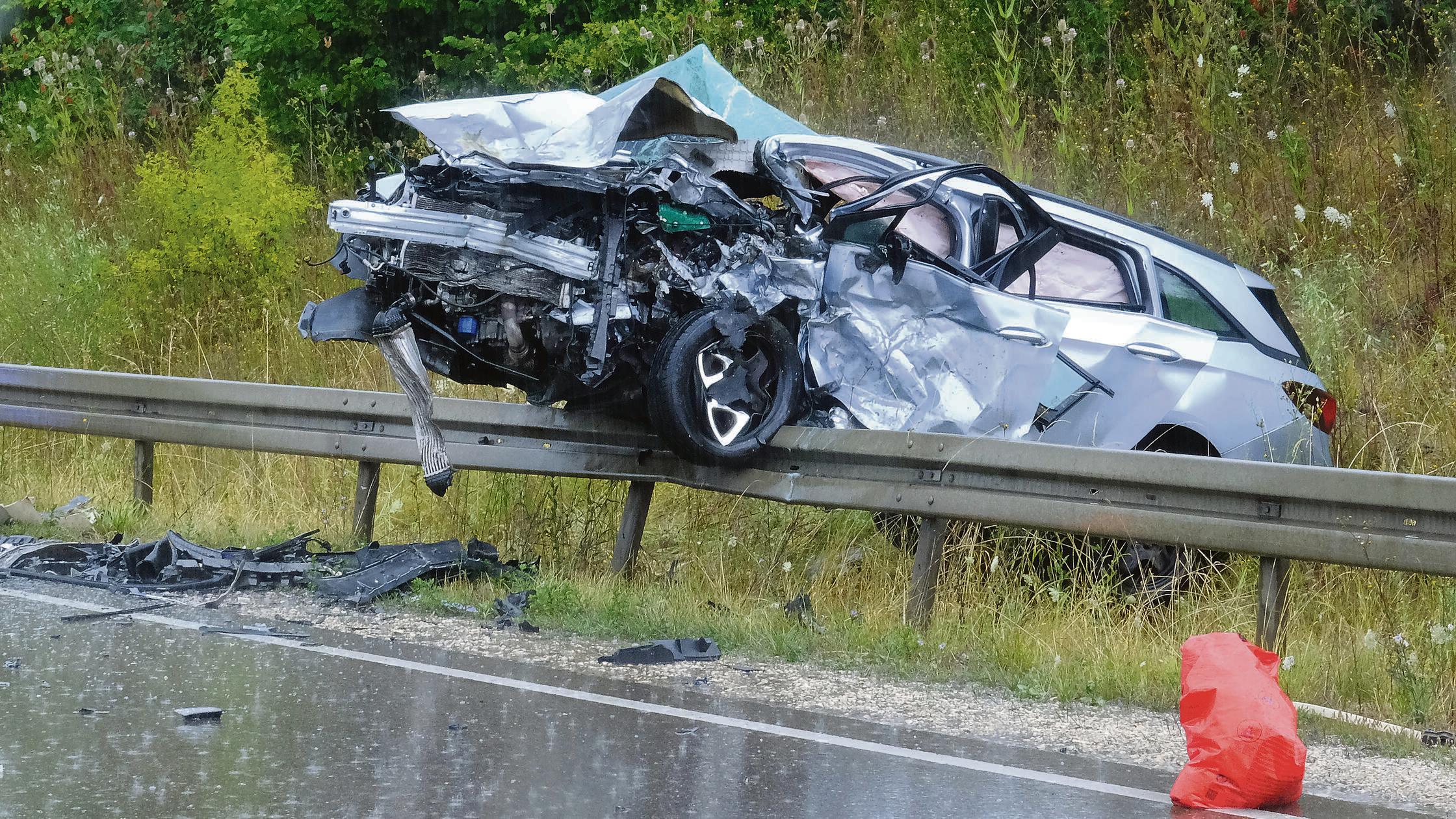 Tödlicher Unfall auf der B2 bei Weißenburg: Taxi geriet auf Gegenfahrbahn