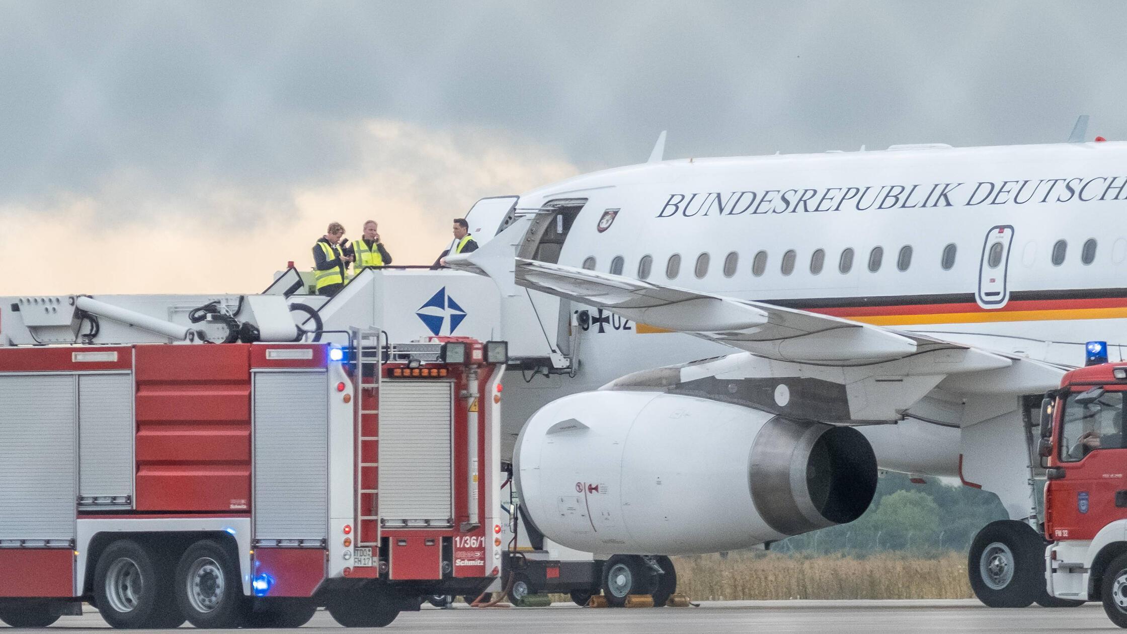 Regierungsflieger muss notlanden: Minuten nach Abflug blinken im ...